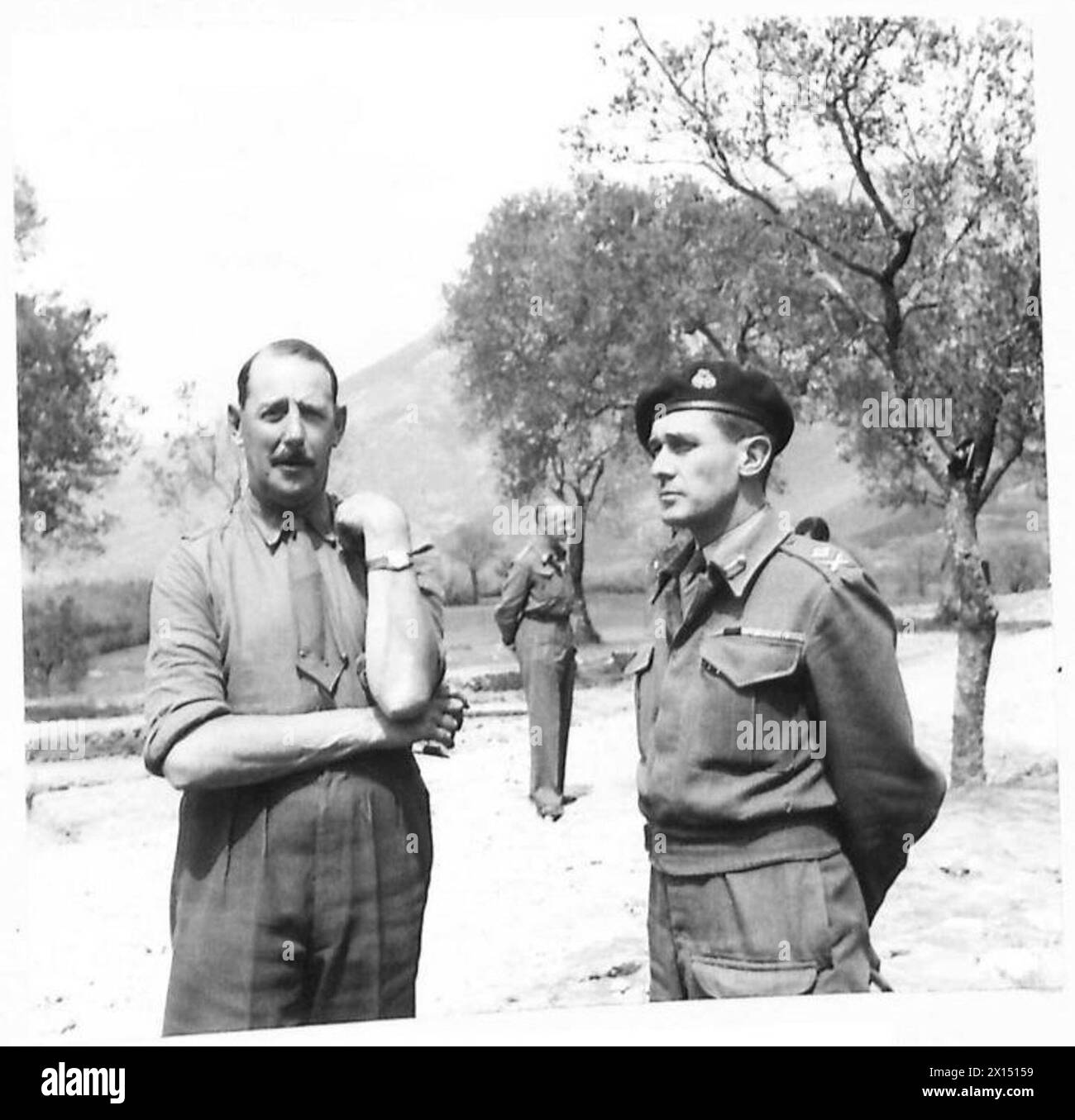 ITALY : EIGHTH ARMY CONFERENCE AT TAC HQ - General Leese and Major ...