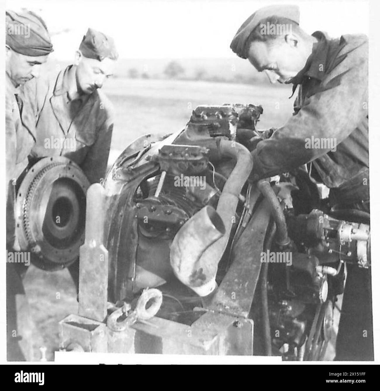 ITALY : EIGHTH ARMY : REME SERIES - The 7 cylinder Wright Cyclone 250 h ...