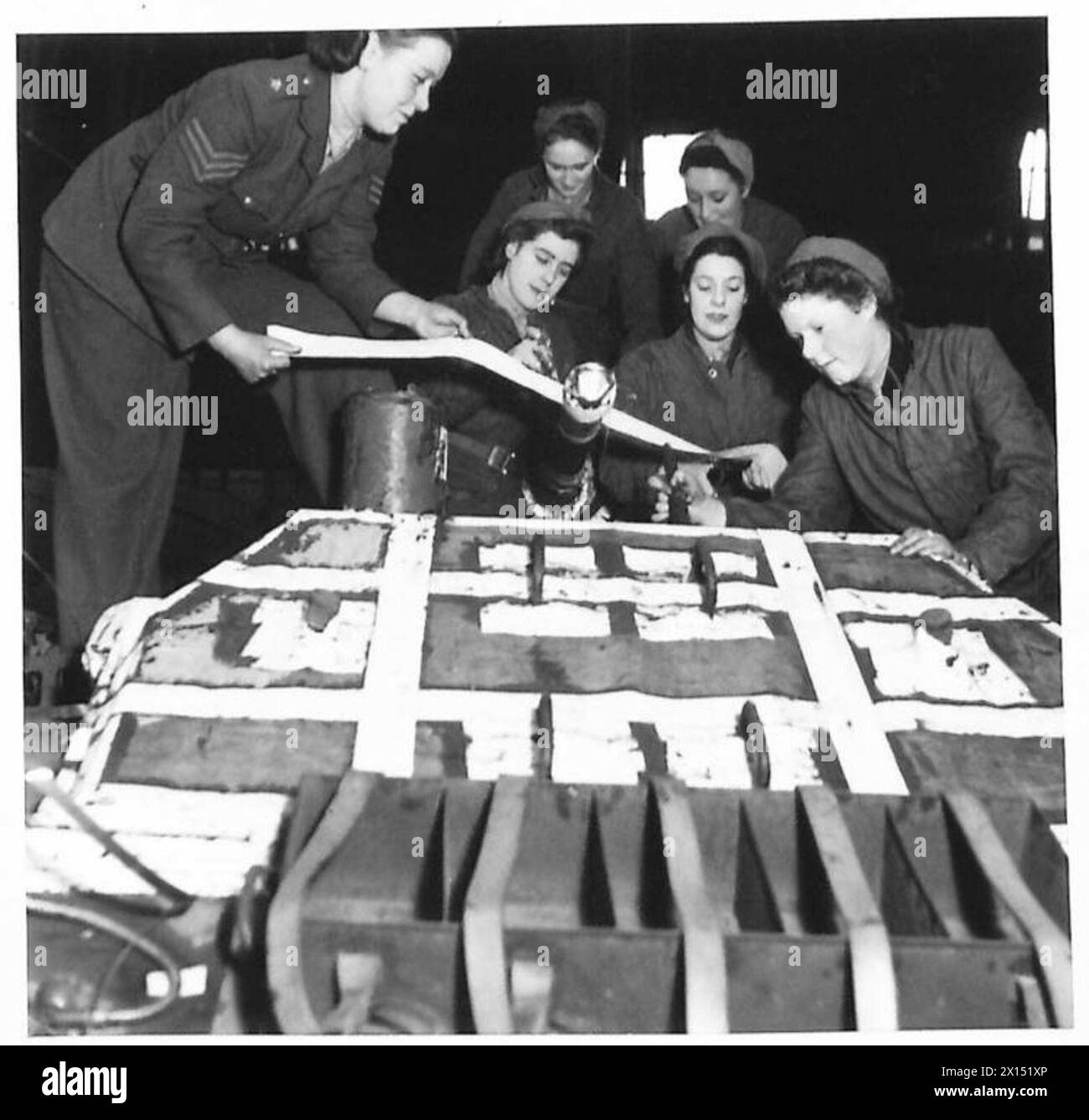 ATS CONVOY DRIVERS AND STORESWOMEN AT WORKS - An ATS Sergeant ...