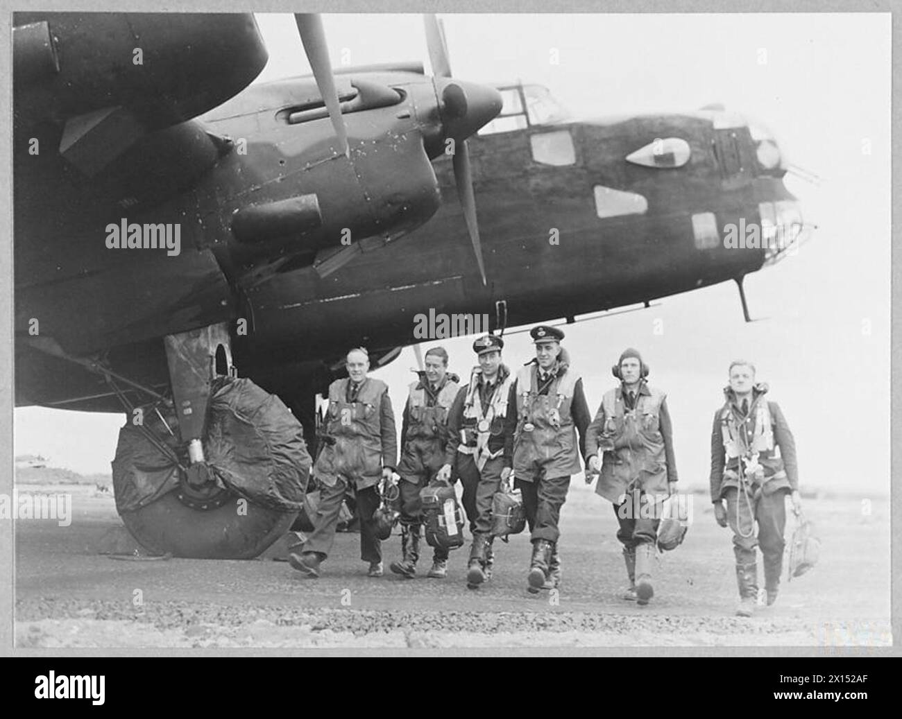 R.A.F. AIRCRAFT TYPES - The crew of a Halifax leaving their aircraft ...