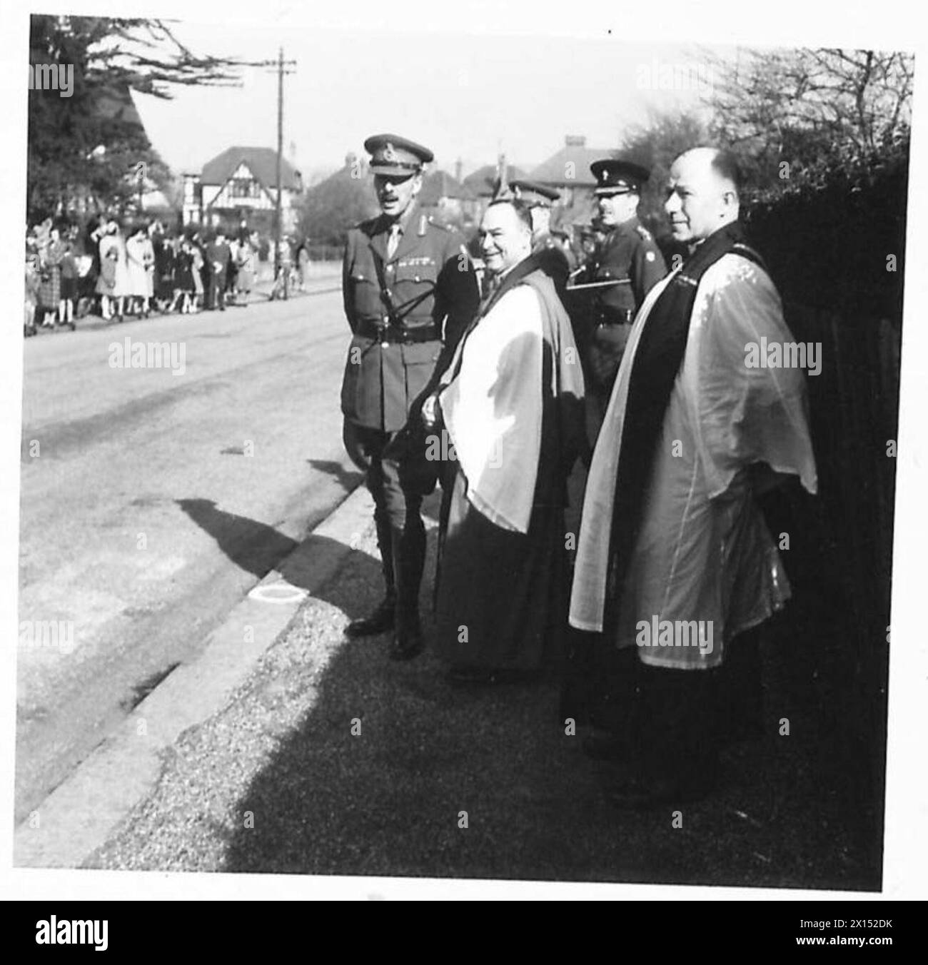 CHAPLAIN-GENERAL CONDUCTS CHURCH SERVICE - Lt.Gen. J.G. des R. Swyane ...