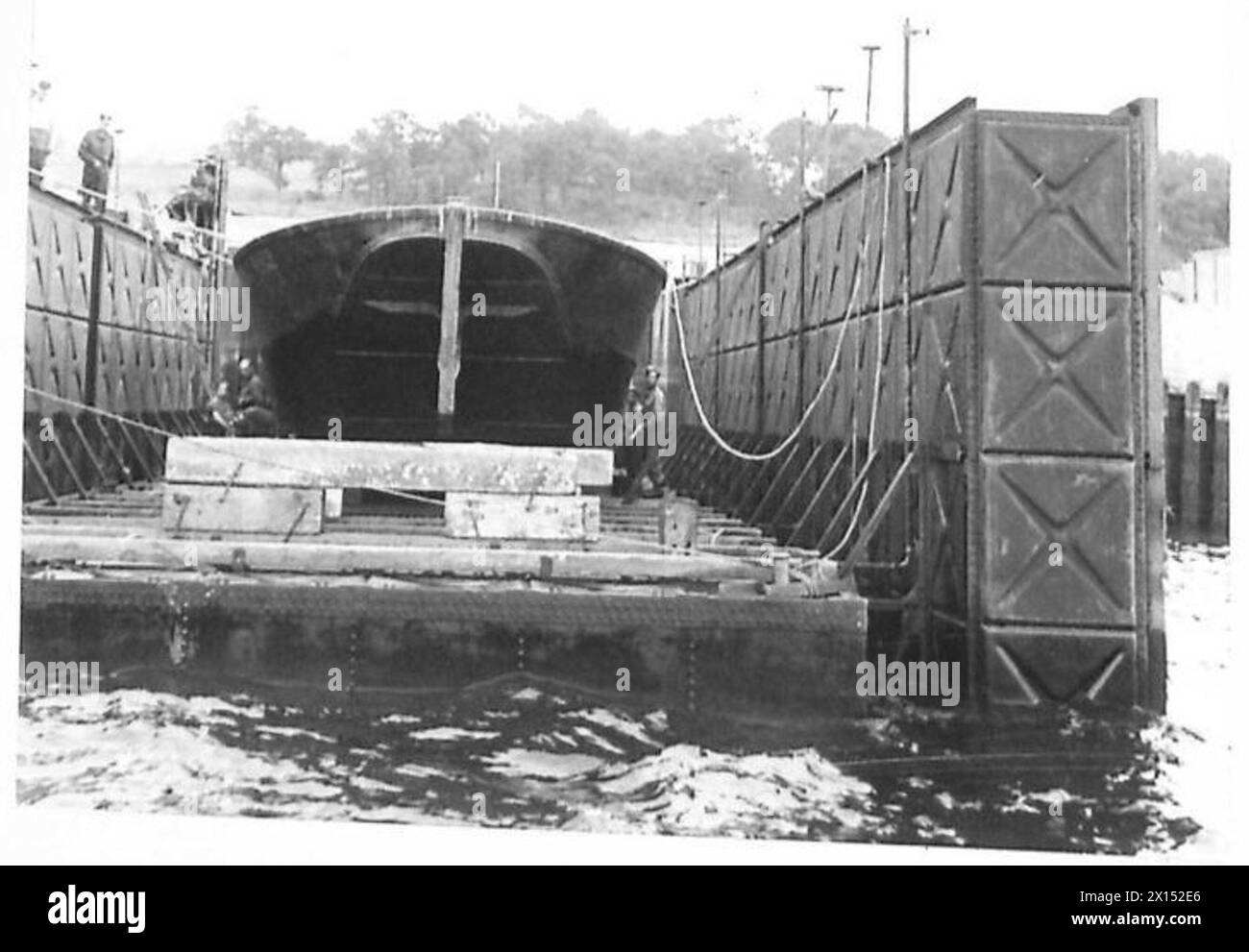 FLOATING DRY DOCK AT GARELOCHHEAD 75-TON LIGHTER IN DOCK - General ...