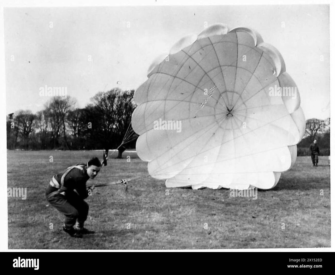 THE POLISH ARMY IN BRITAIN, 1940-1947 - Having landed after a jump from ...