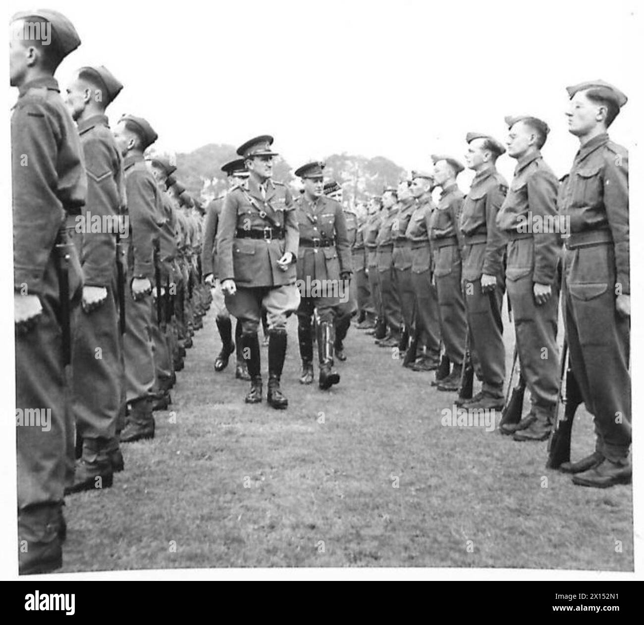 GENERAL SIR BERNARD PAGET VISITS INTELLIGENCE CORPS - General Paget ...