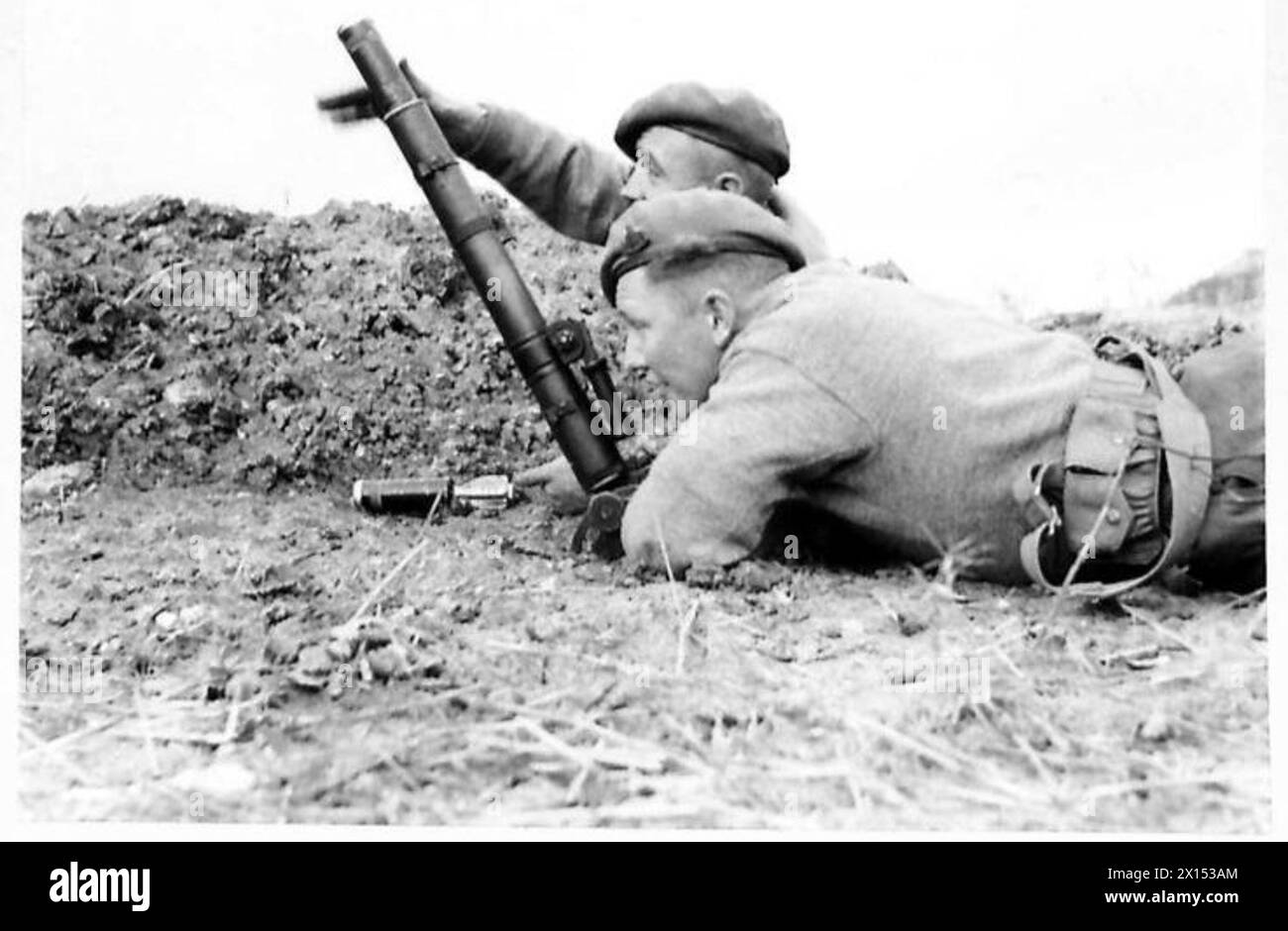 17 Assault Troops 'C' Squadron, 56 Recce Regiment, practice with 2-inch ...