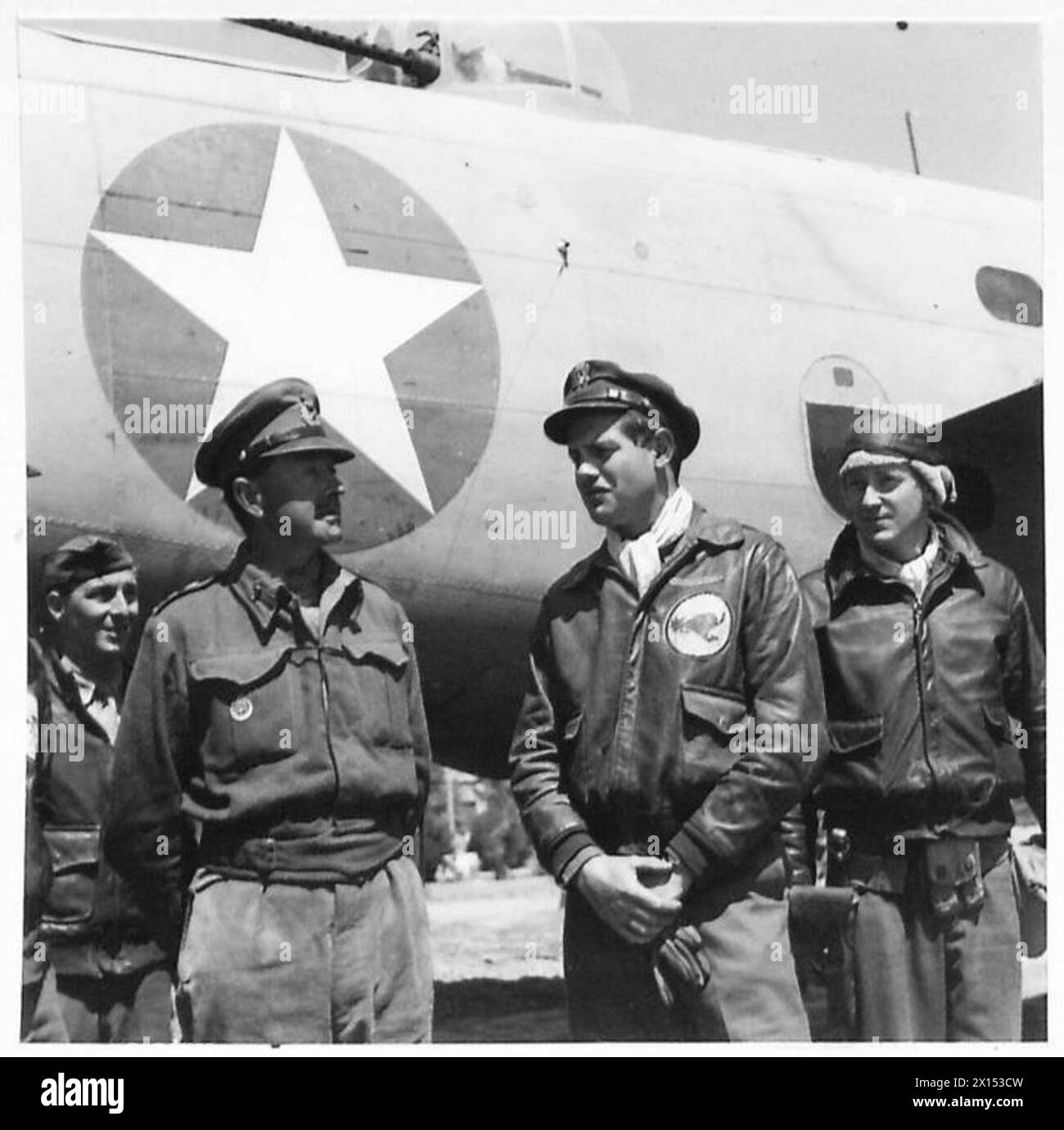 GENERAL ALEXANDER MEETS ALLIED WAR CORRESPONDENTS - General Sir Harold ...