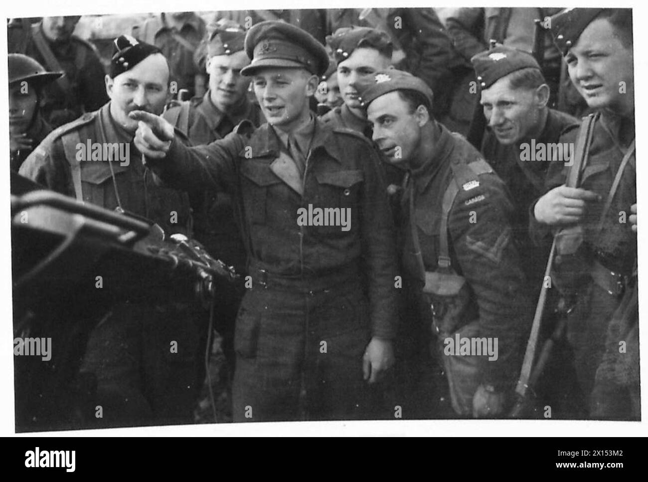 BRITISH AND CANADIAN TROOPS IN ICELAND - British Anti-Aircraft battery ...