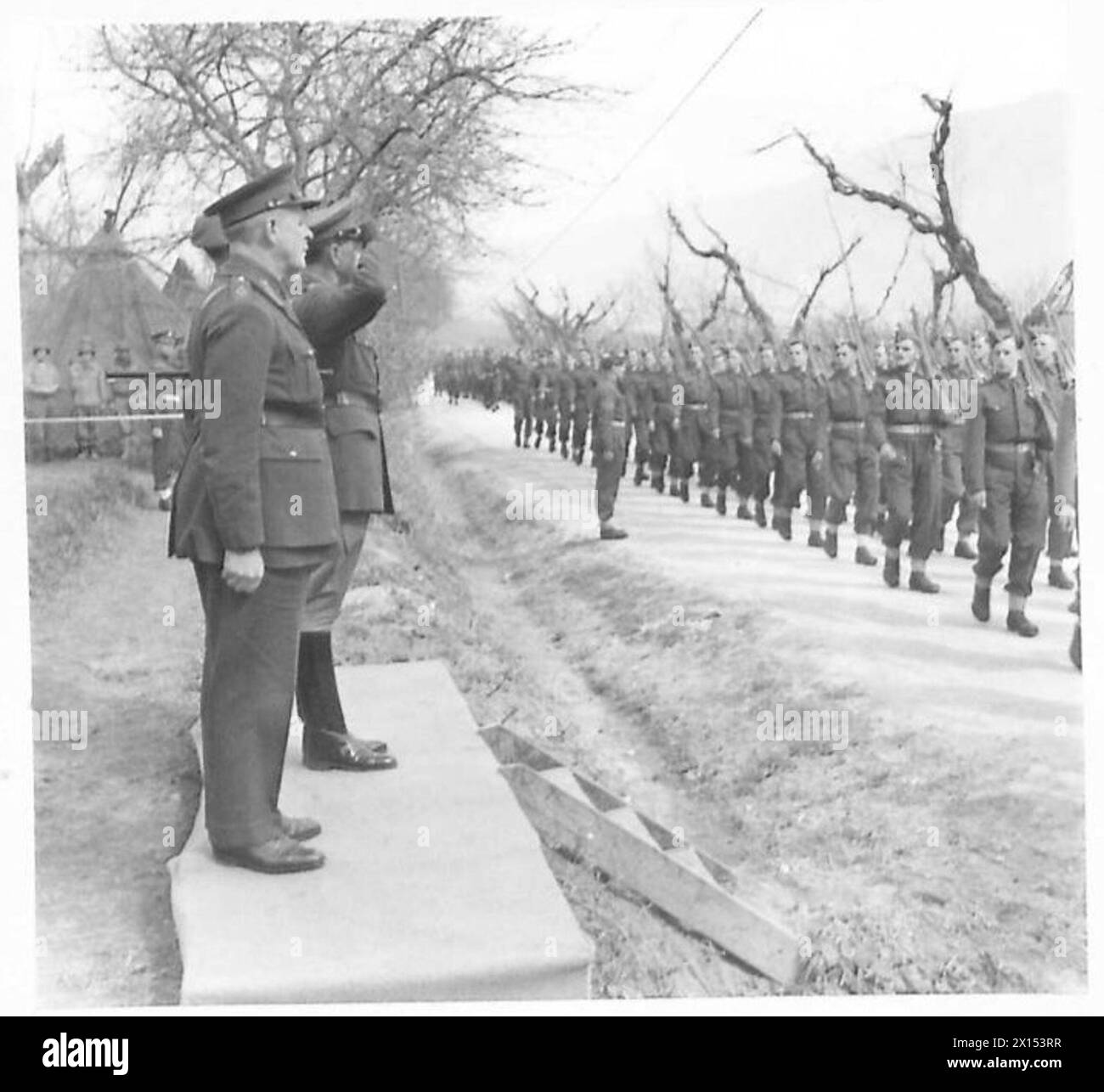 ITALY : FIFTH ARMY ANZIO HERO WINS VC - General Alexander takes the ...