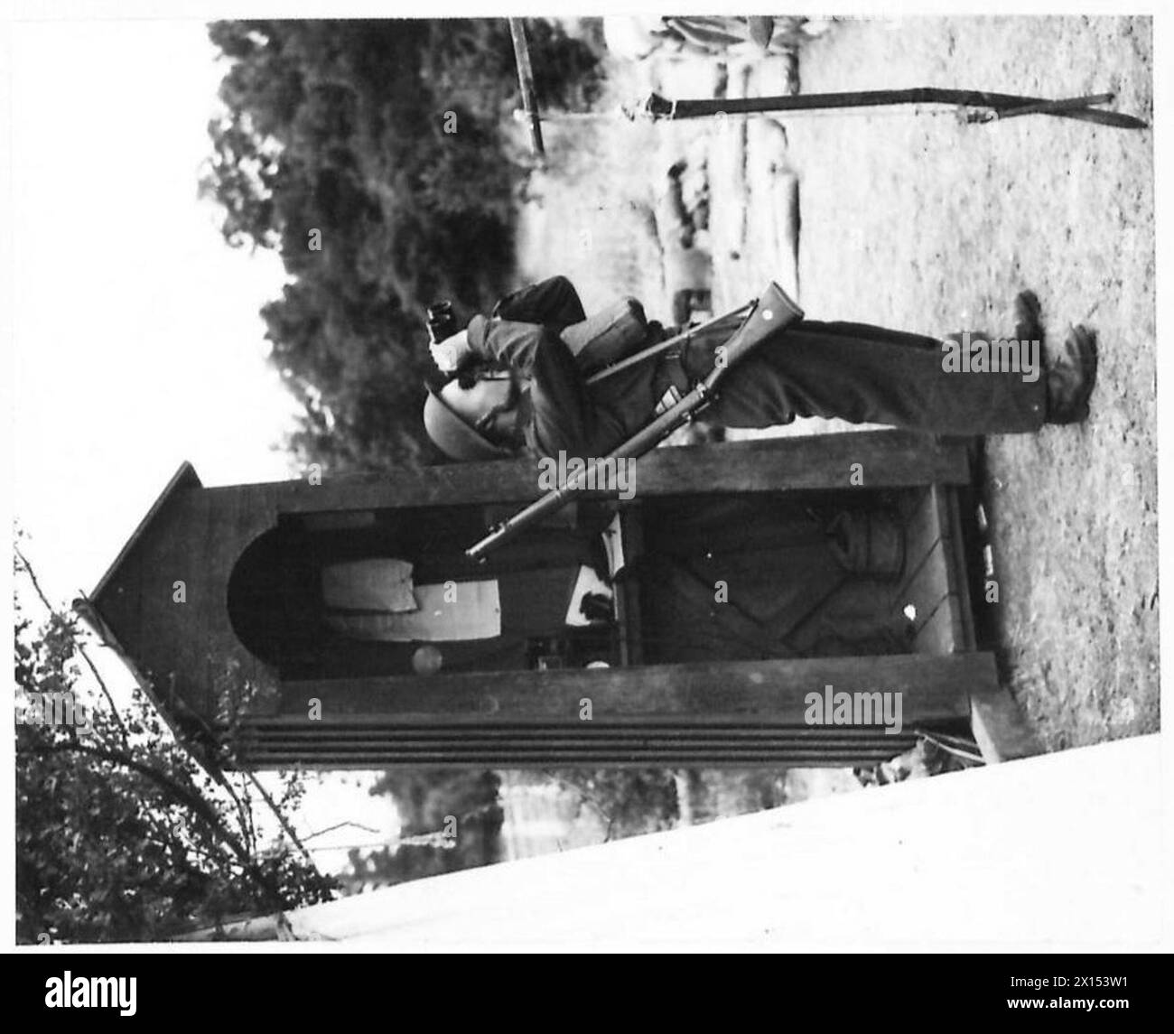 Bofors anti aircraft gun crew hi-res stock photography and images - Alamy