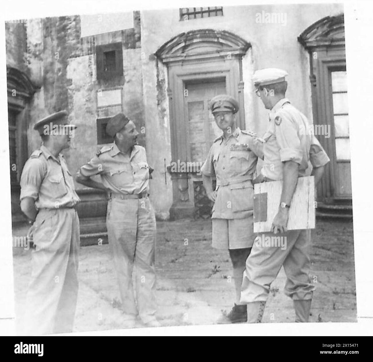 EIGHTH ARMY : GENERAL ALEXANDER INSPECTS ART TREASURES - General ...