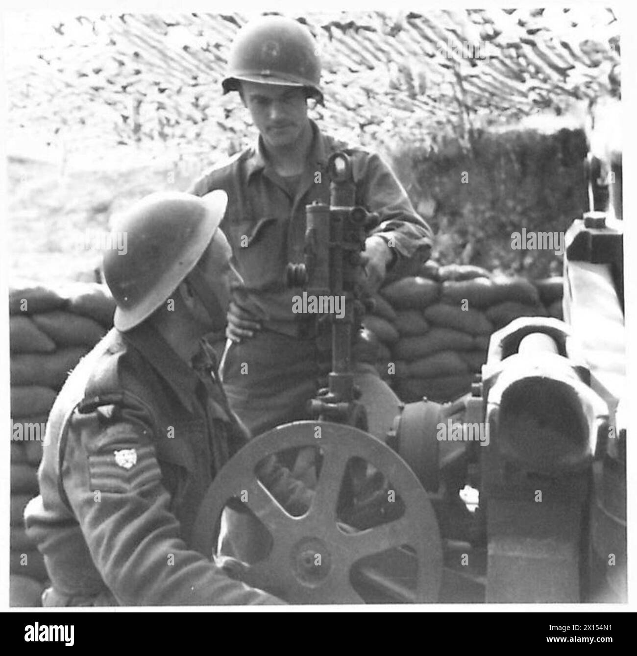 FIFTH ARMY : BIG GUN ON THE CASSINO FRONT - Sgt. Epsley is shown the ...