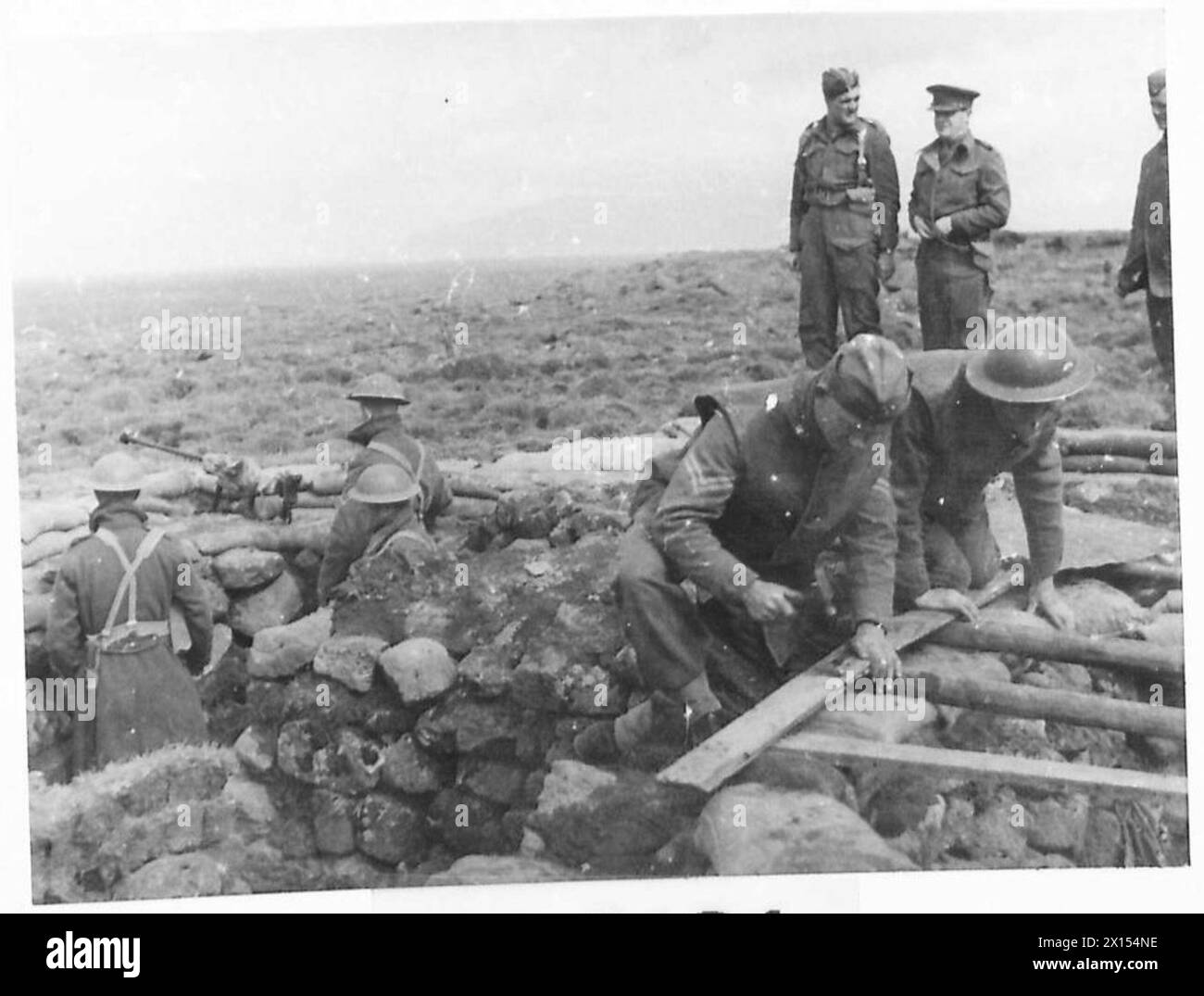 WITH BRITISH AND CANADIAN TROOPS IN ICELAND - British troops busily ...