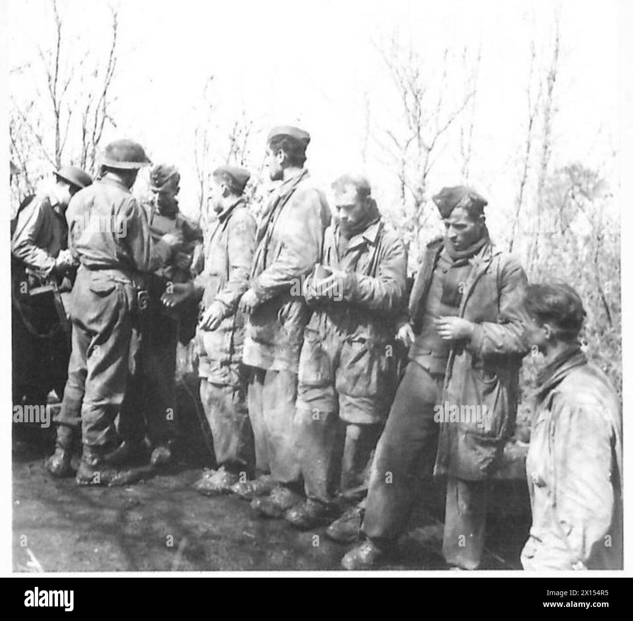 ITALY : FIFTH ARMYANZIO BRIDGEHEAD - Prisoners of a German Parachute ...