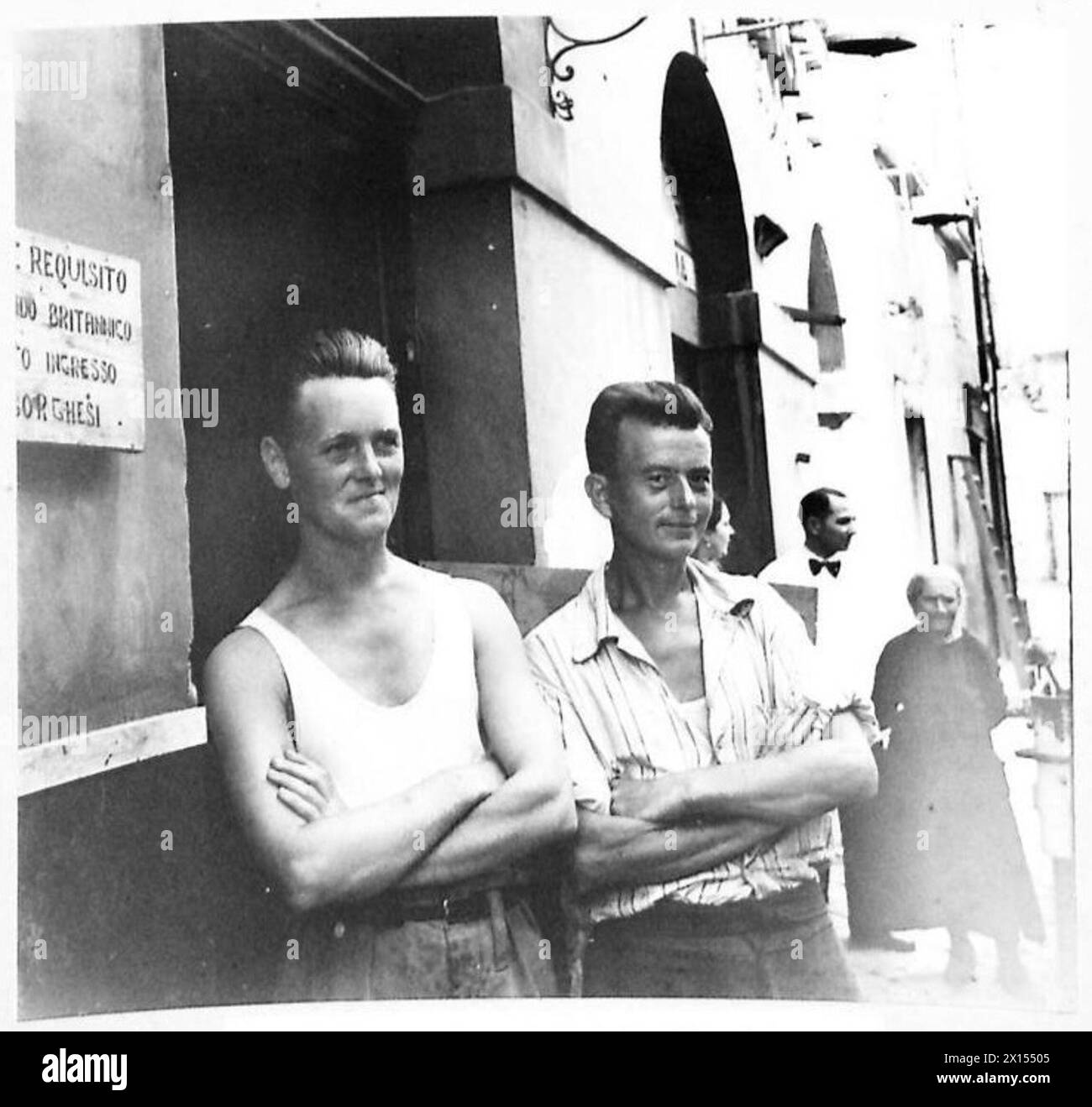 INVASTION OF ITALY : BRITISH SOLDIERS ESCAPE FROM P.O.W. CAMP - The two ...