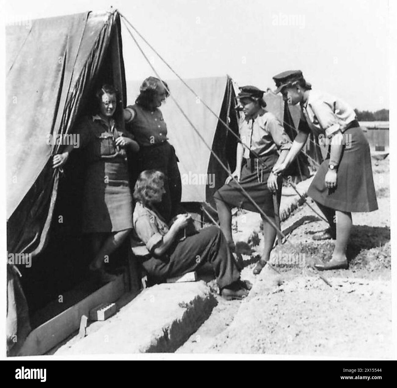 GERMAN S.S.,LUFTWAFFE AND CIVILIAN WOMEN P.O.W. CAMP - Other scenes in ...