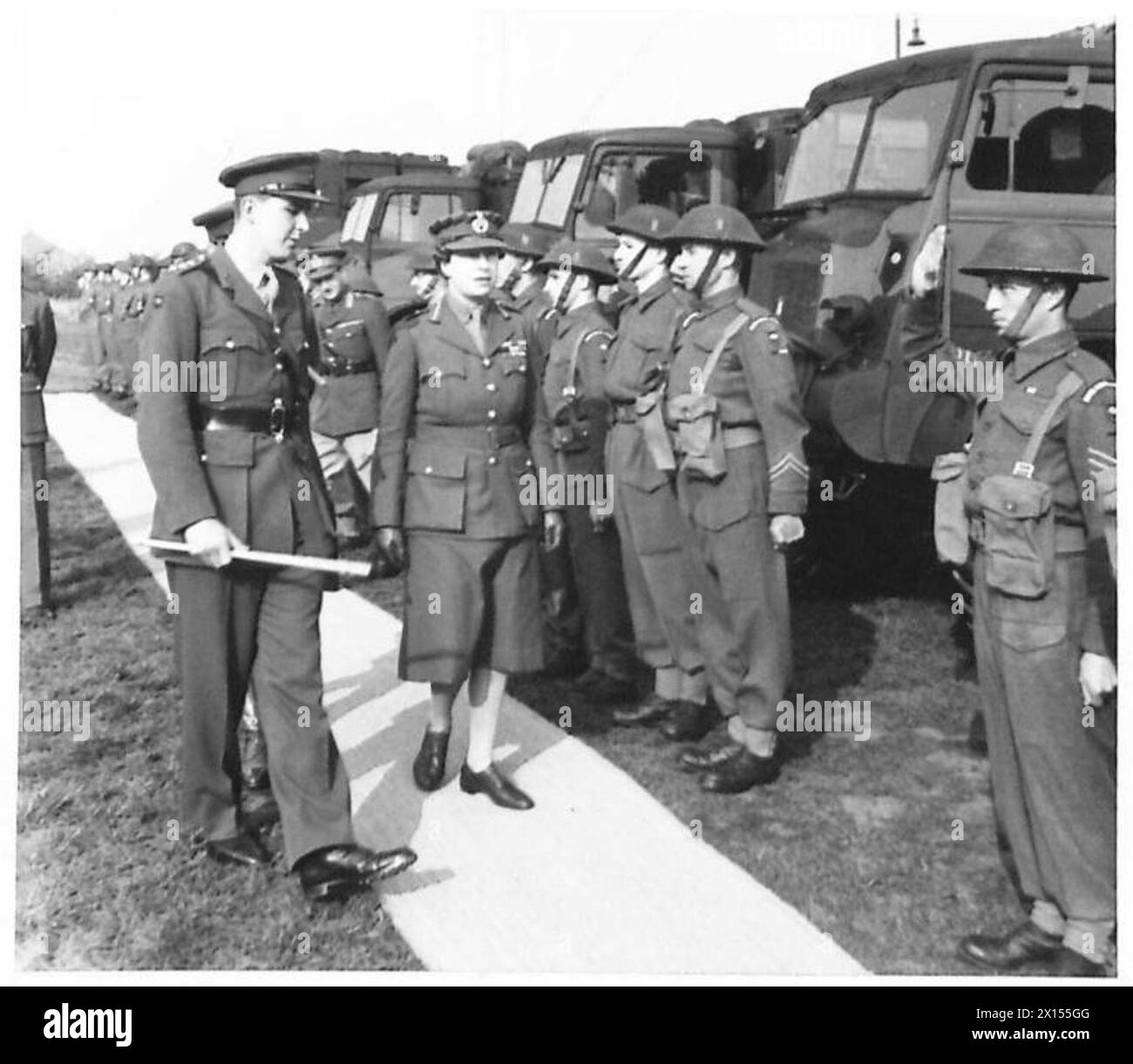 HRH PRINCESS ROYAL VISITS GUARDS SIGNALS UNIT - Wireless vehicles and ...
