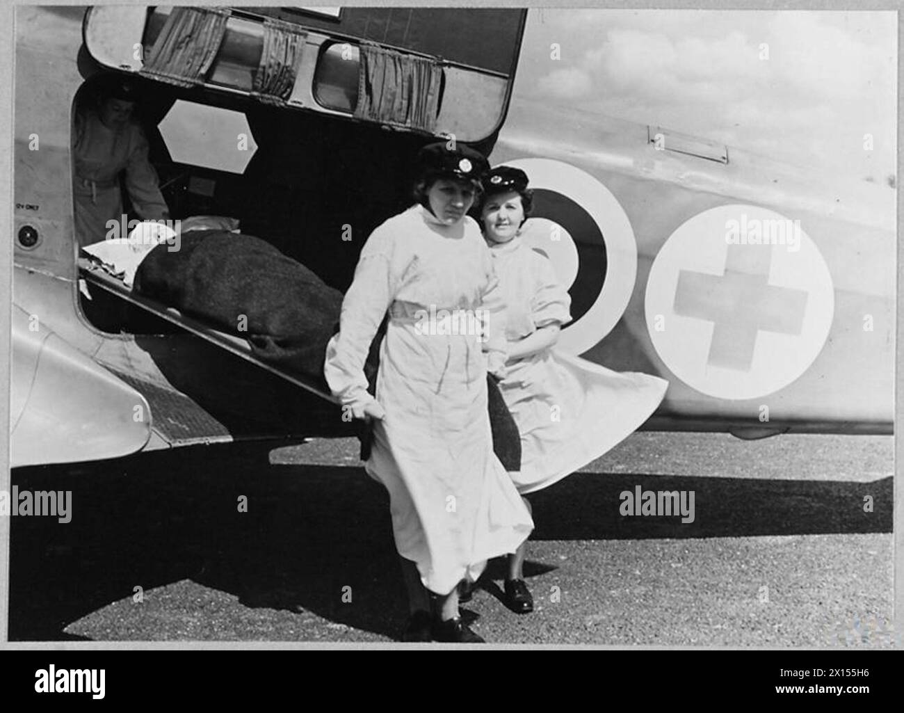 W.A.A.F. MEDICAL ORDERLIES ON DUTY IN FLYING HOSPITALS - W.A.A.F ...