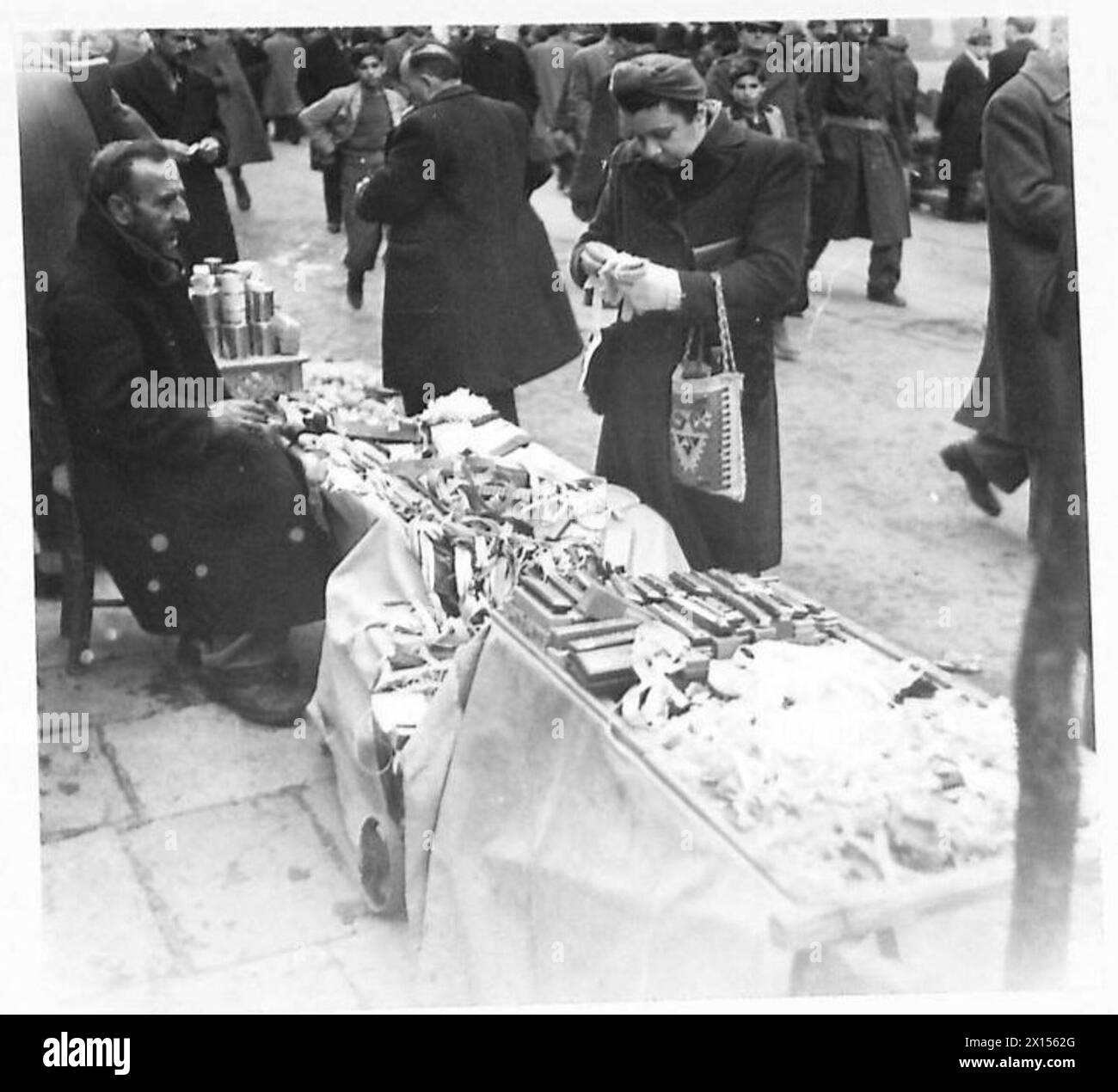 People shopping in small Black and White Stock Photos & Images - Alamy