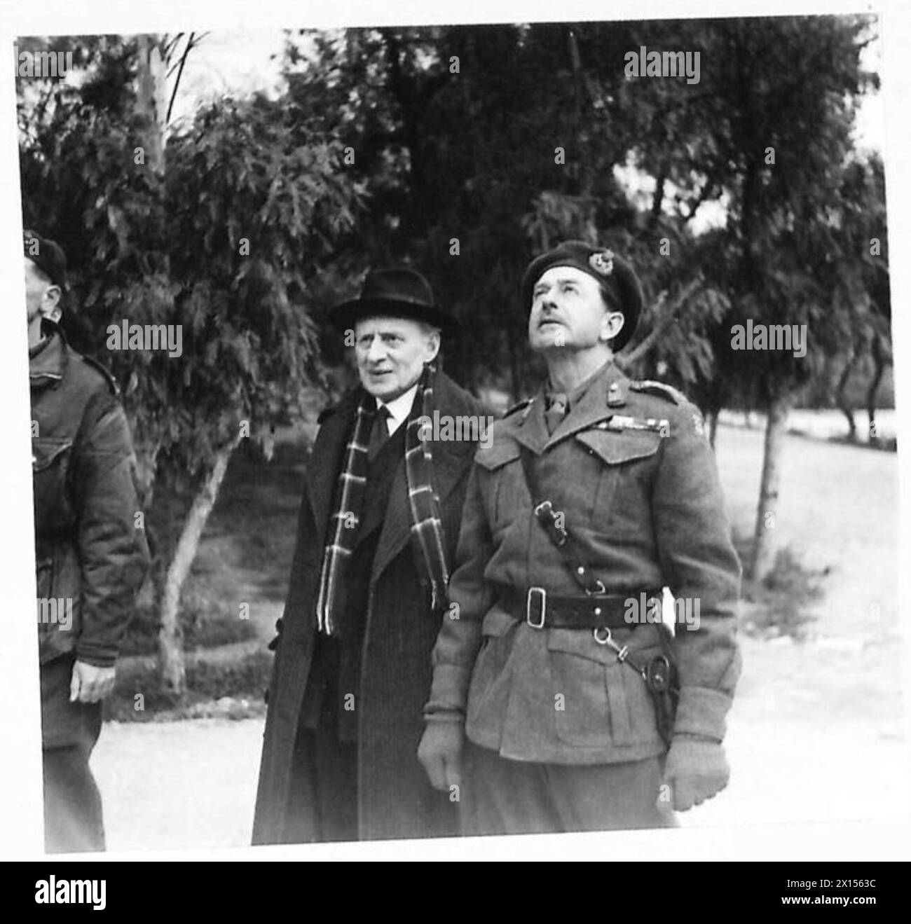 Field Marshal Alexander and his party visit airborne troops ...