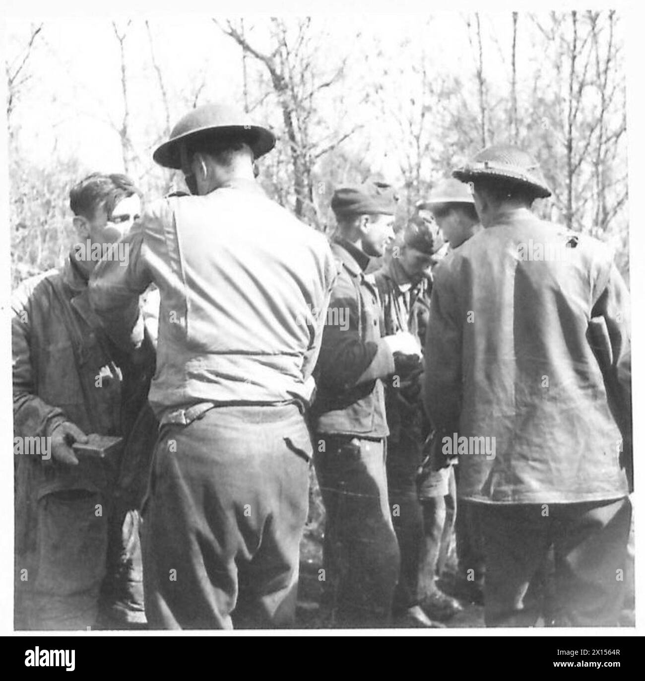 ITALY : FIFTH ARMYANZIO BRIDGEHEAD - Prisoners of a German Parachute ...