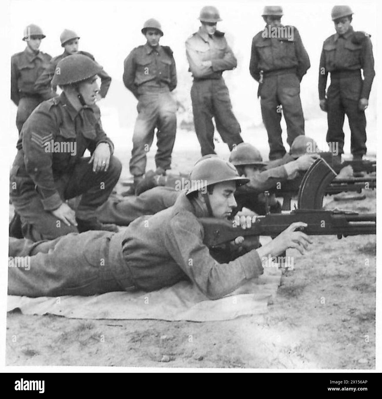 Sergeant Hart instructs French recruits in the use of a Bren light ...