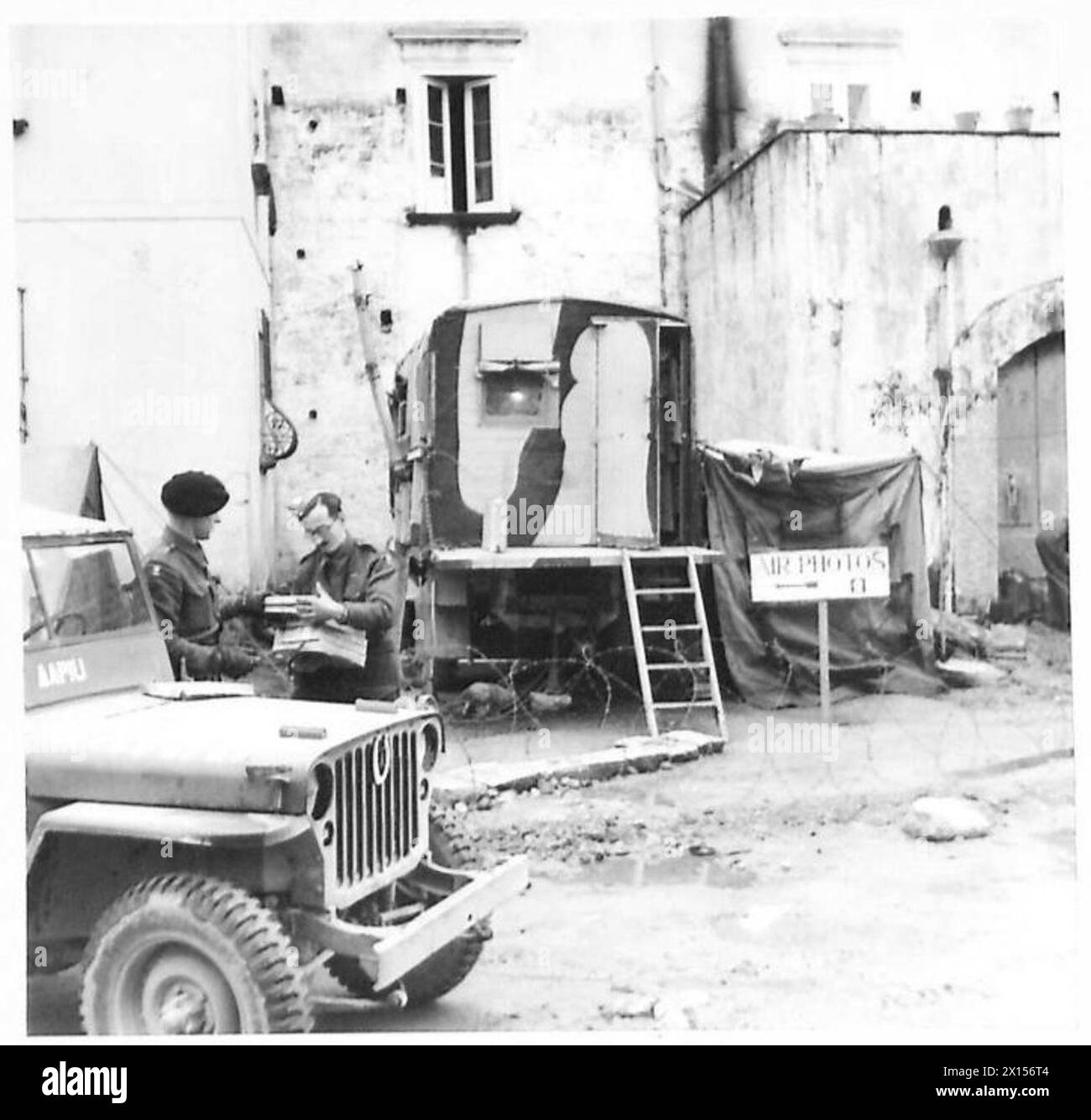 ITALY : PRODUCTION OF A DEFENCE OVERPRINT - Gdsmn. H. Davies of 2 Alma ...