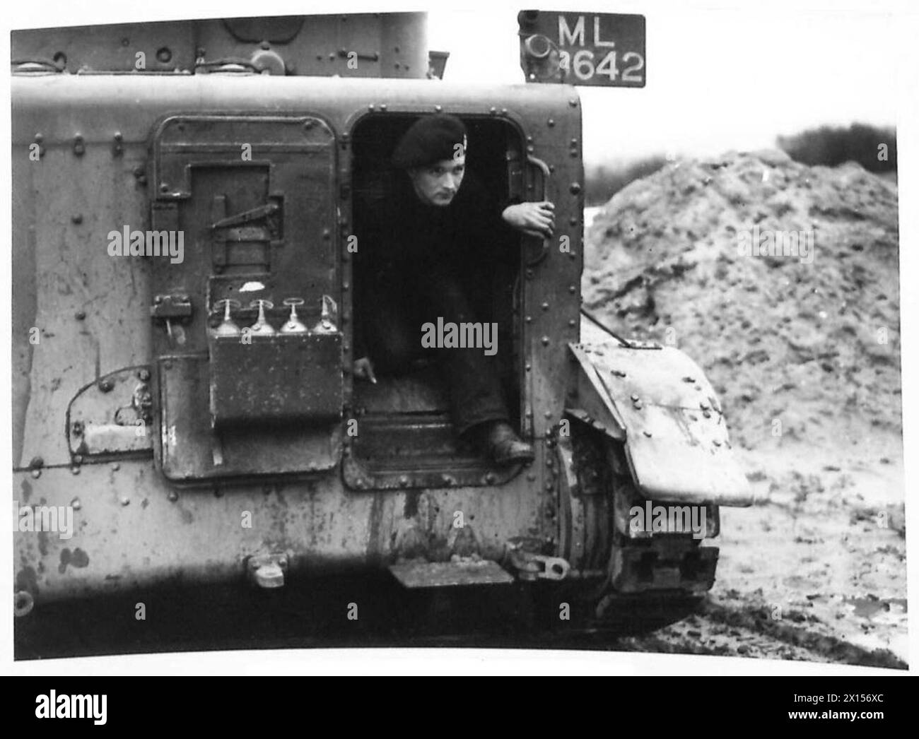 THE ROYAL TANK CORPS RECRUITS IN TRAINING AT FARNBOROUGH - Royal Tank ...