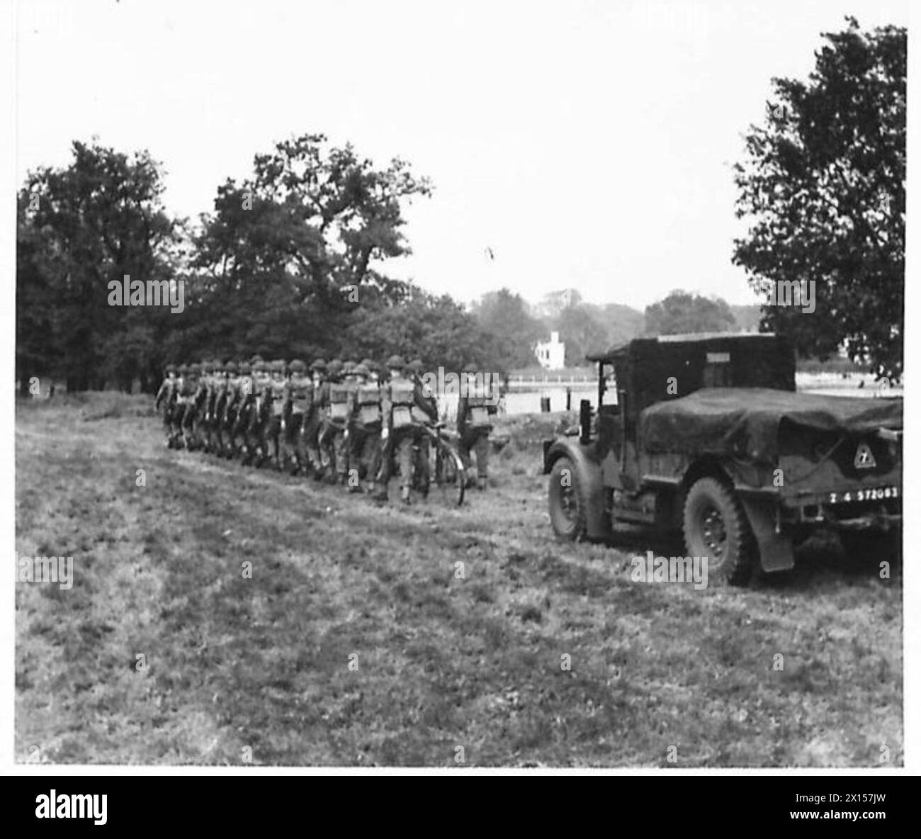 A VISIT TO A BATTALION OF THE SCOTS GUARDS - A complete platoon with ...