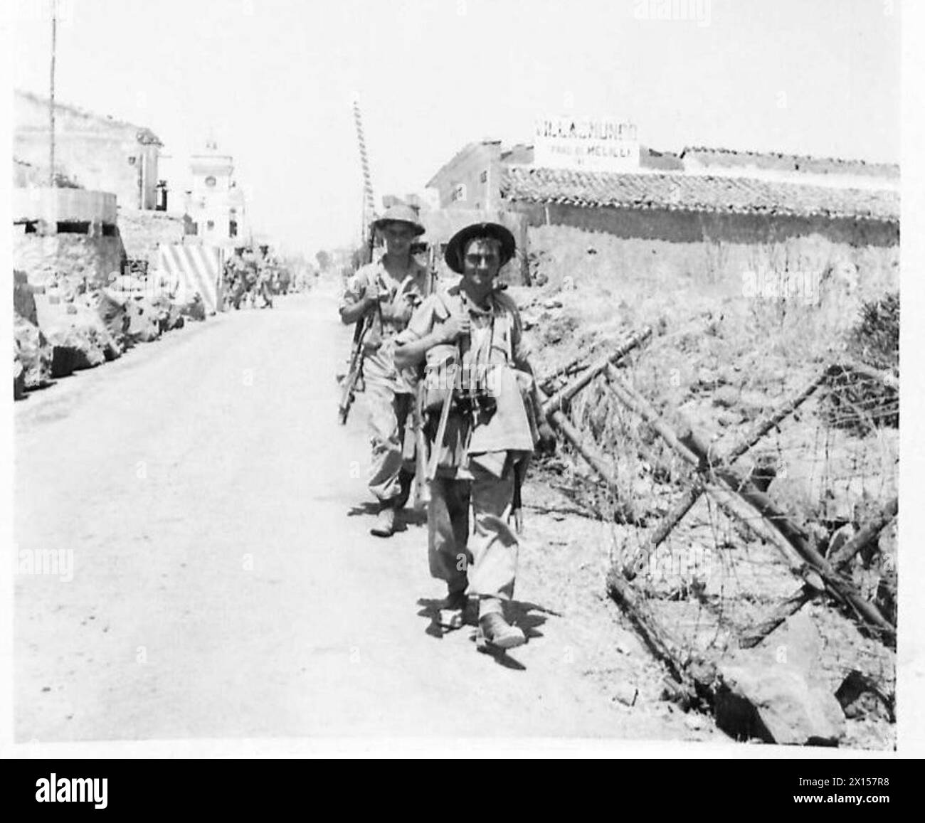 THE FALL OF AUGUSTA - Troops and armour entering Villasmundo British ...