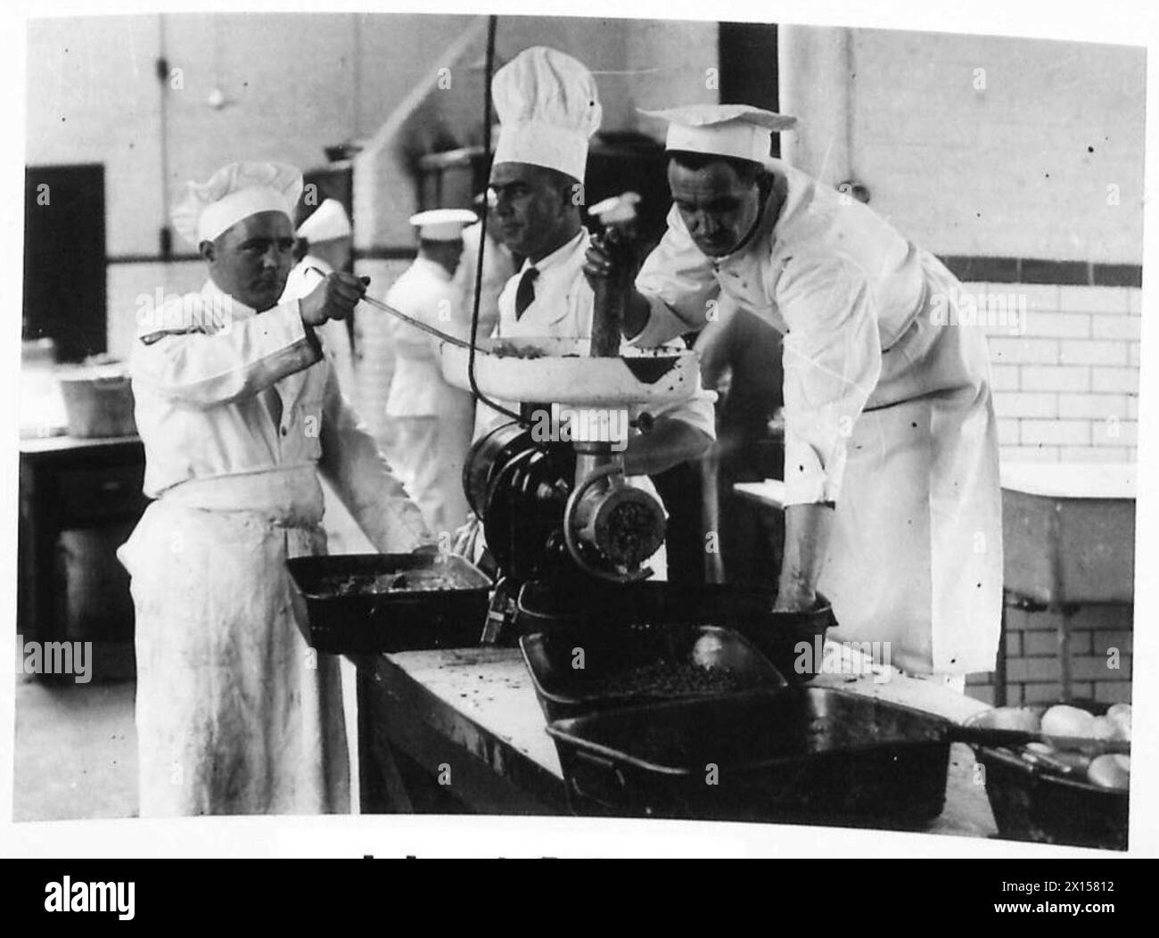 Army kitchen hi-res stock photography and images - Alamy