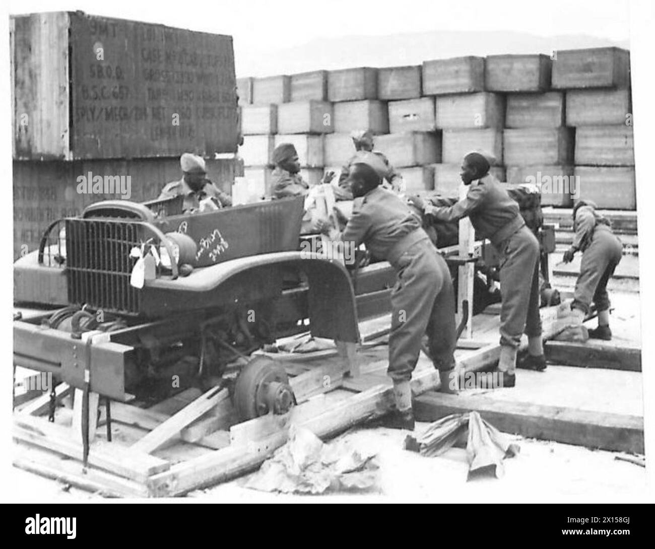 American lorries arrive in the Middle East, with assembly operations ...