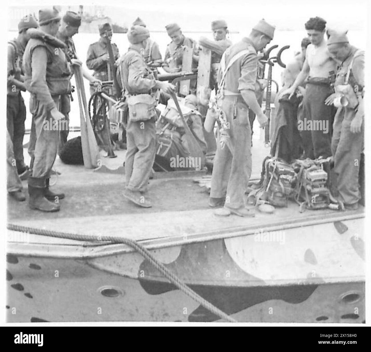 ITALY : COMMANDO RAID ON ISLE OF CHERSO - Commandos go below deck by ...