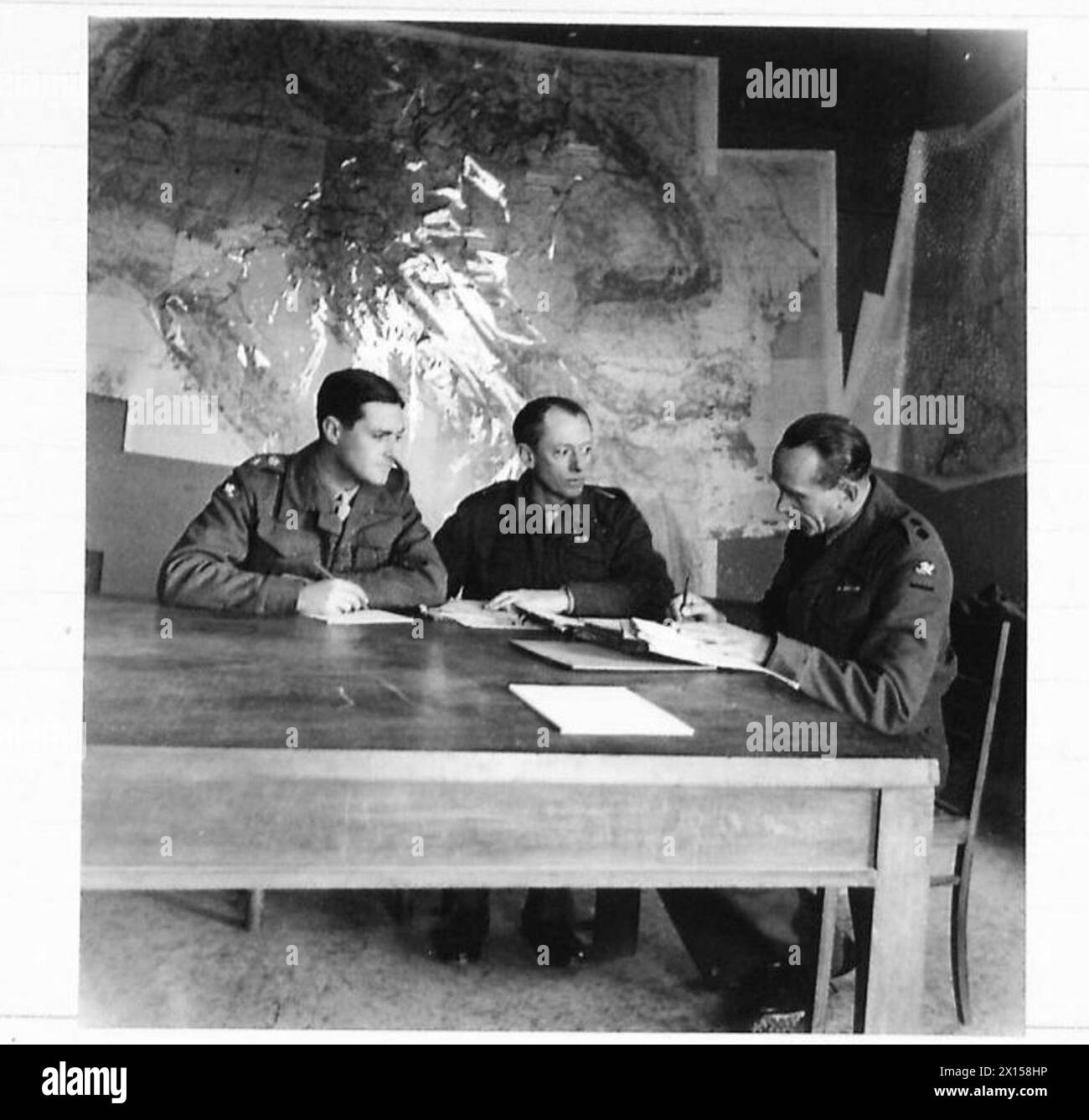 ITALY : BRIGADIER G.M.O. DAVY, CBE, DSO - Brigadier Davy (centre) with ...