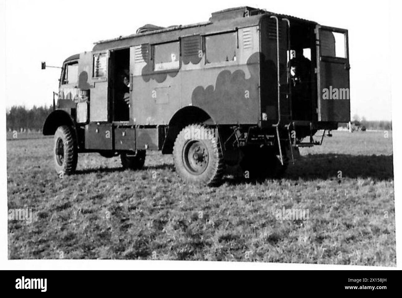 ROYAL SIGNALS TERMINAL EQUIPMENT VEHICLE - Exterior views of a mobile ...