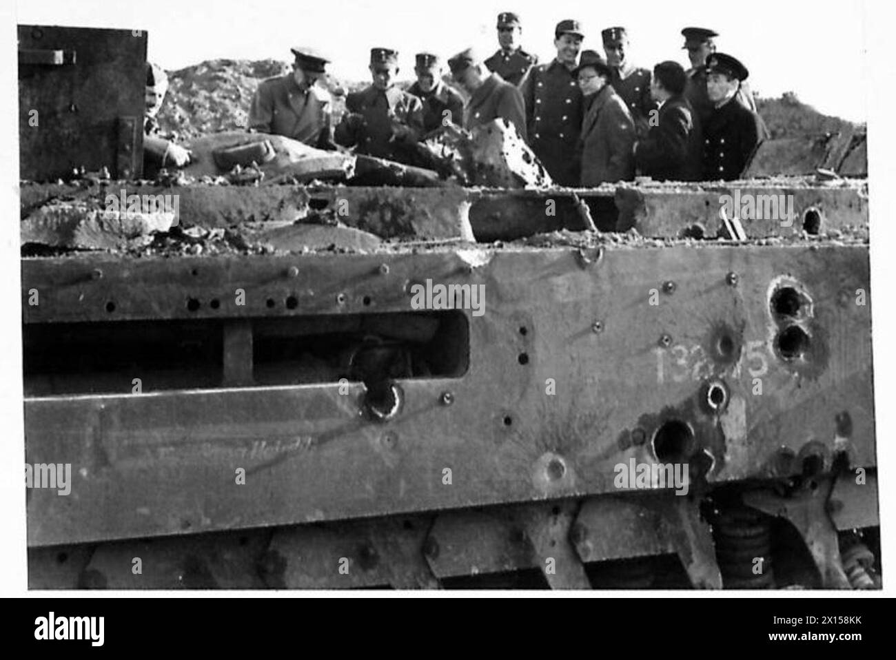 CHINESE MILITARY MISSION VISIT ANTI-TANK REGIMENT - Members of the ...