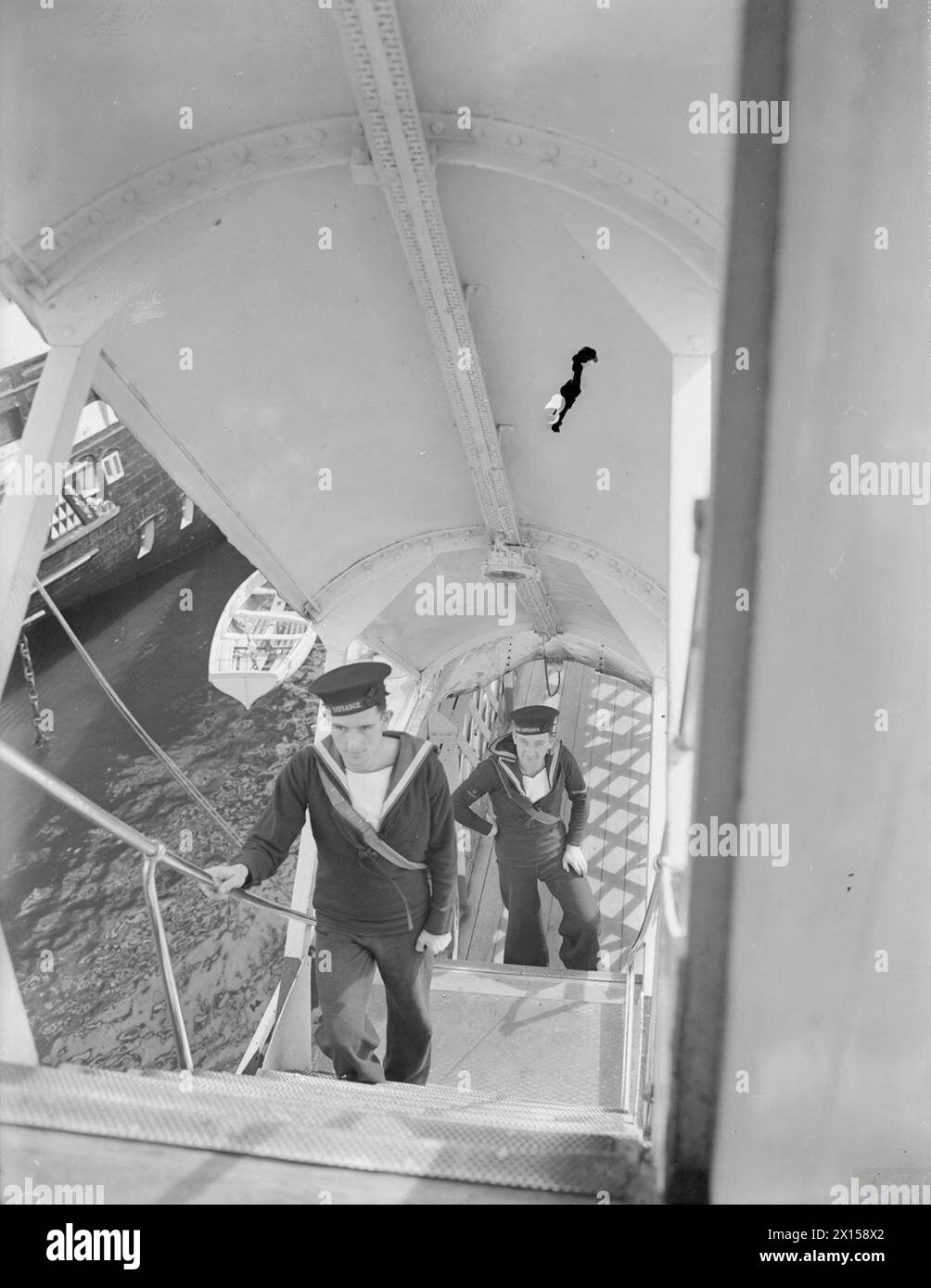 HMS DEFIANCE, TRAINING ESTABLISHMENT. SEPTEMBER 1940, HMS DEFIANCE ...