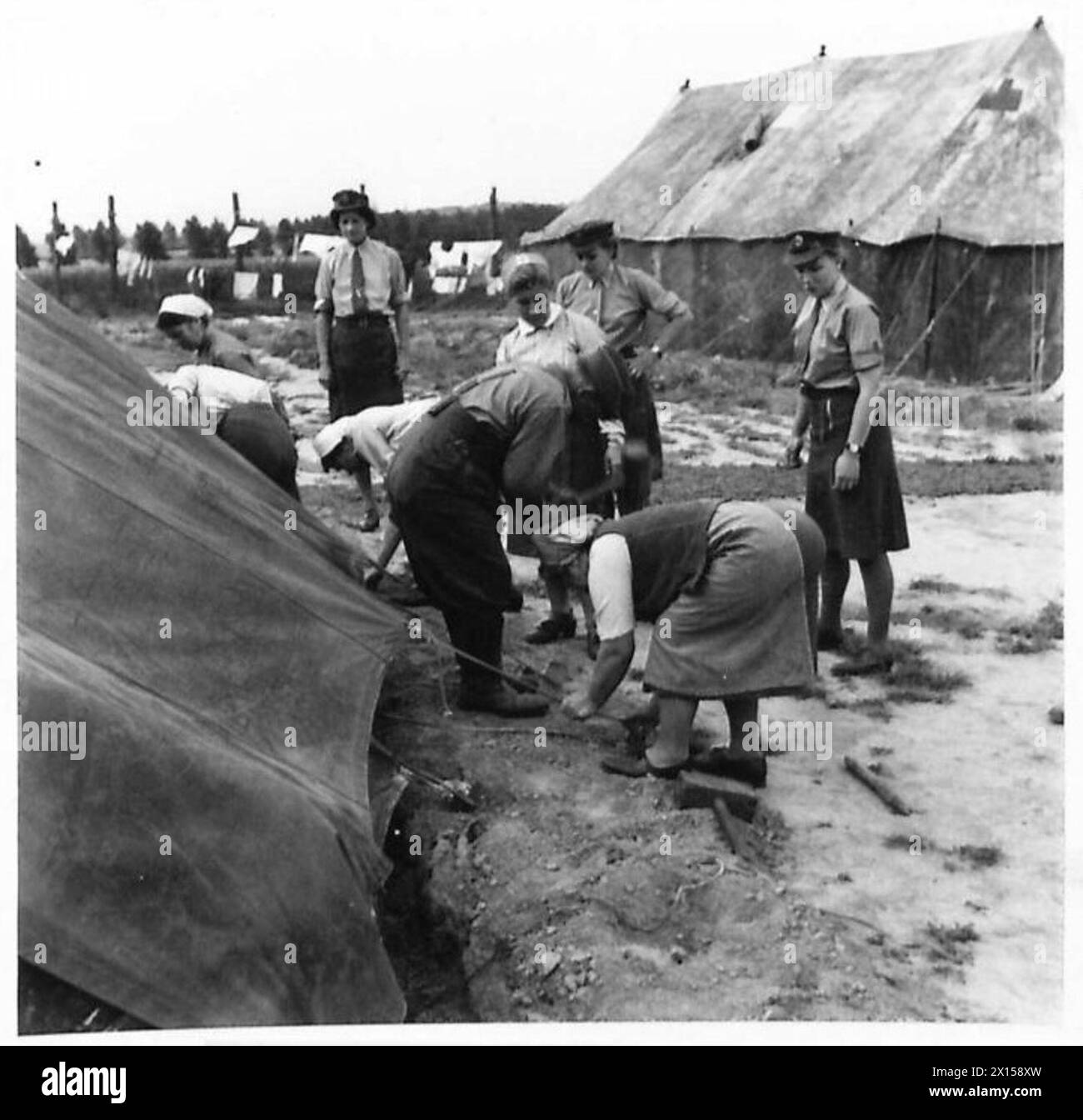 Erecting a camp hi-res stock photography and images - Alamy