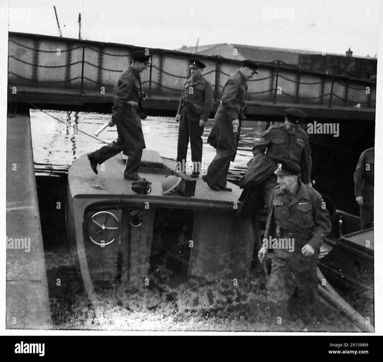 HOME GUARD MOTOR BOAT PATROL - Home Guards go aboard their craft to ...