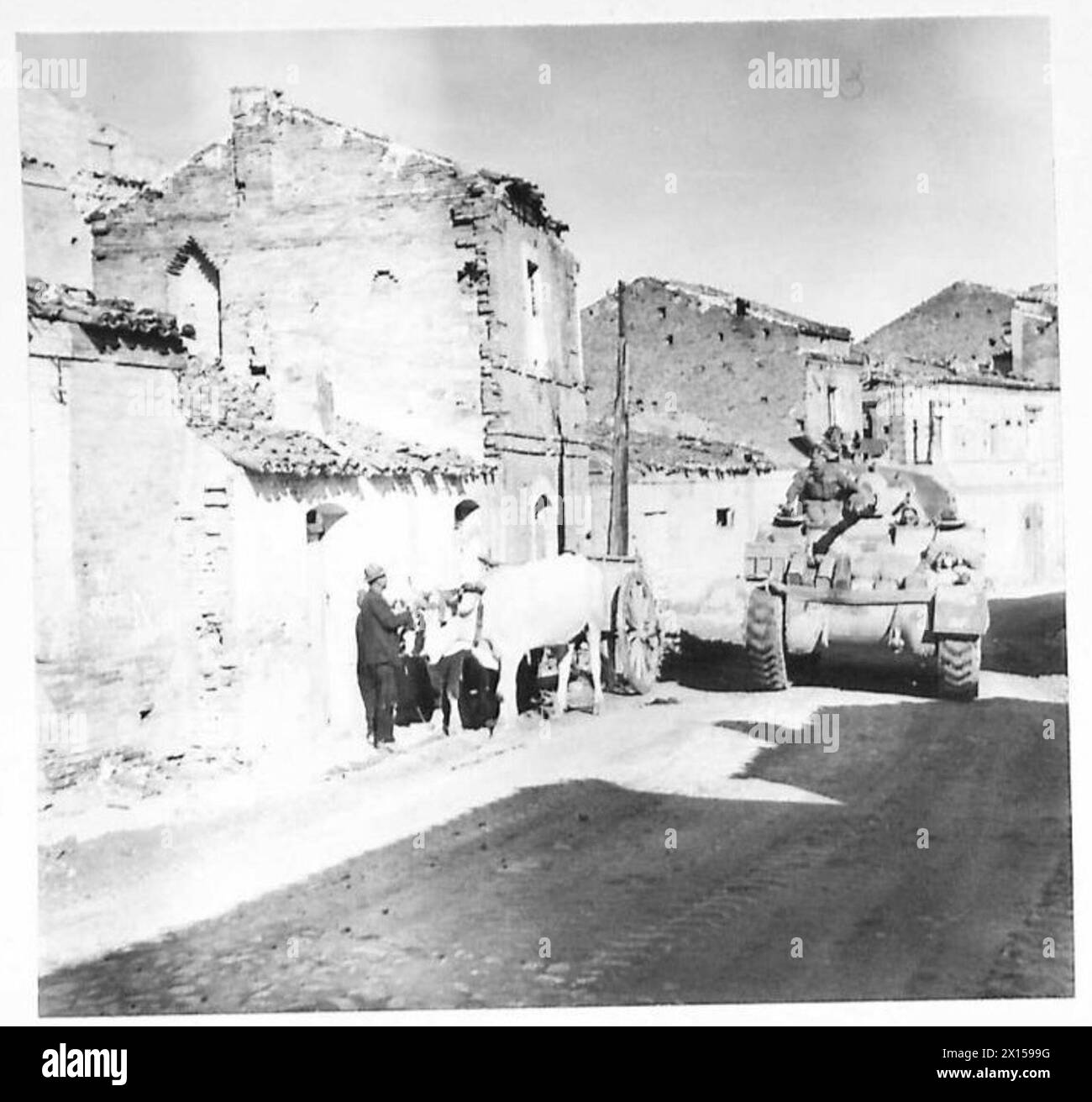 ITALY : EIGHTH ARMY FRONTSANGRO RIVER FRONT - Sherman tanks moving up ...