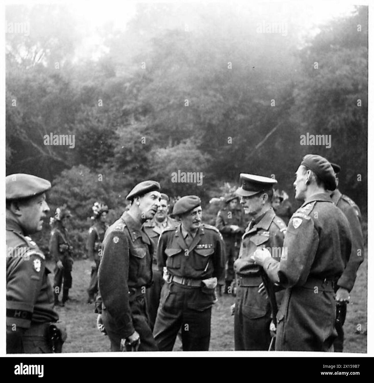 Lieutenant General Schreiber visits the 2nd Kent Home Guard, speaking ...