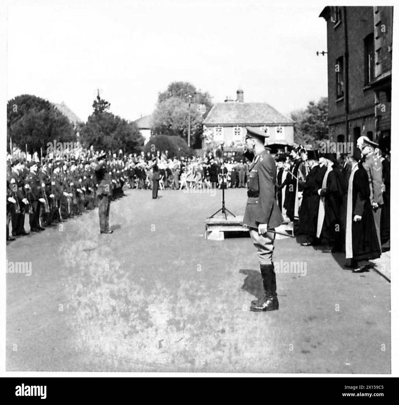 ARMY COMMANDER AT WARSHIPS WEEK CEREMONY - The Army Commander takes the ...