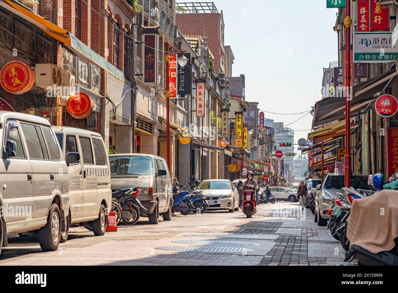 Taipei, Taiwan - NOV 12, 2019 : Dihua Street Market, famous tourist ...