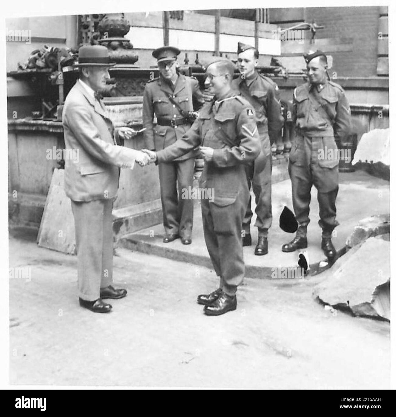 Presenting a cheque Black and White Stock Photos & Images - Alamy