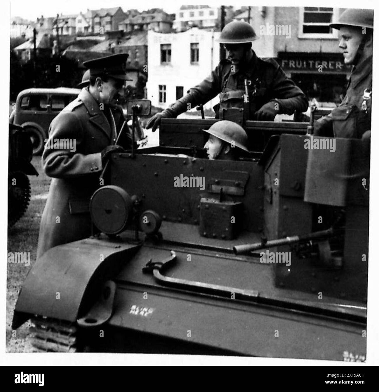 Men of a bren gun carrier platoon hi-res stock photography and images ...
