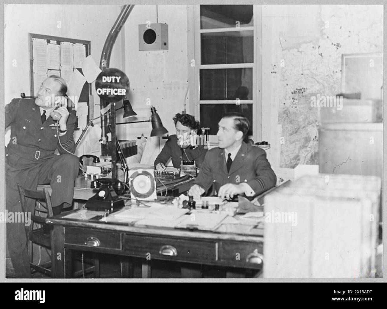 INTELLIGENCE ROOM. - Here, reports come in constantly from the Group H ...