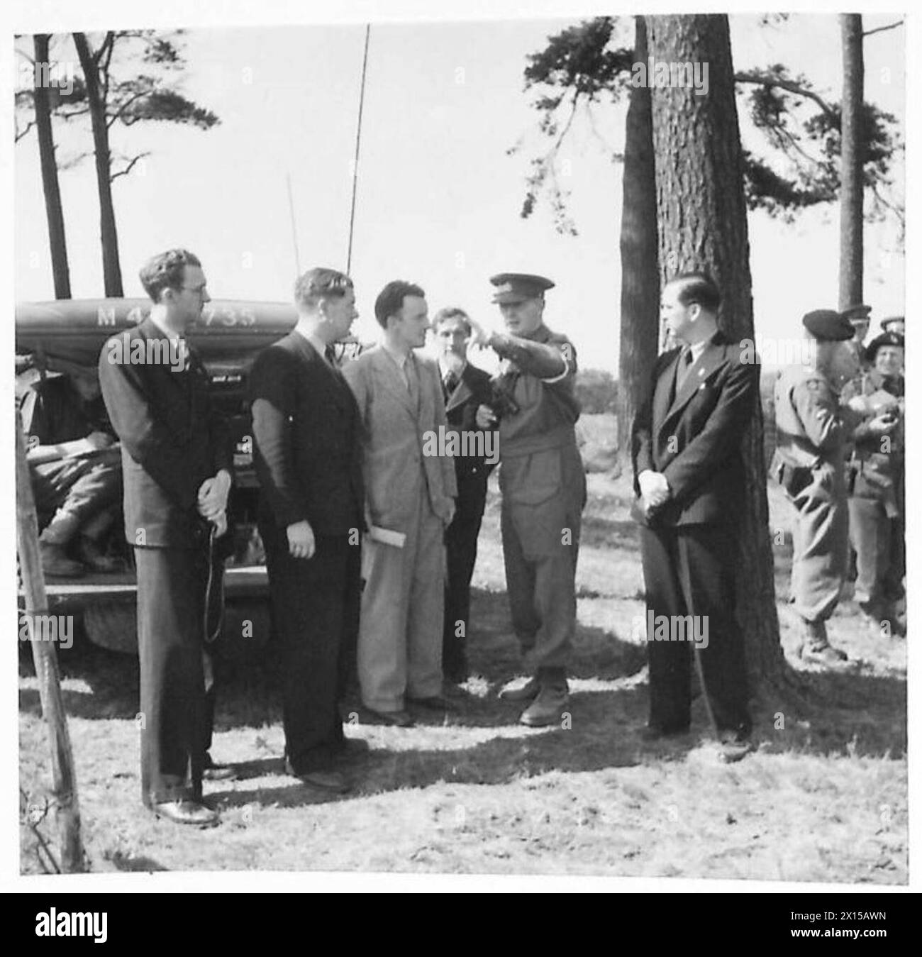 British army officers observe hi-res stock photography and images - Alamy