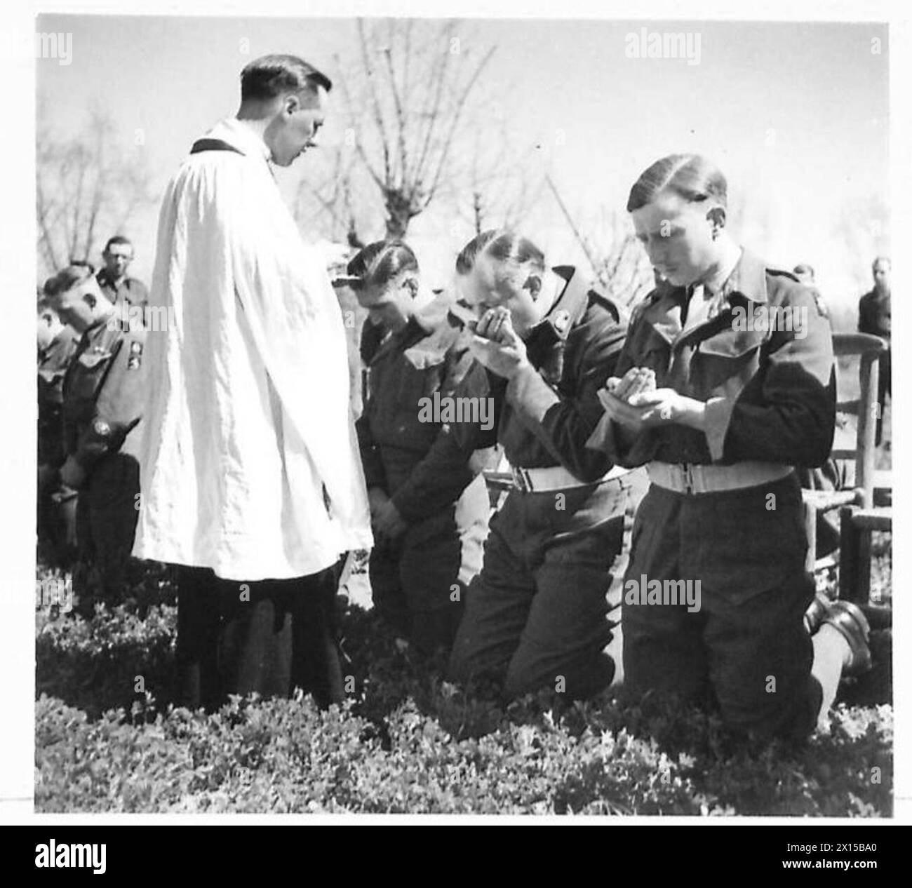EIGHTH ARMY : EASTER SERVICE IN THE FIELD - The open air Easter Sundary ...