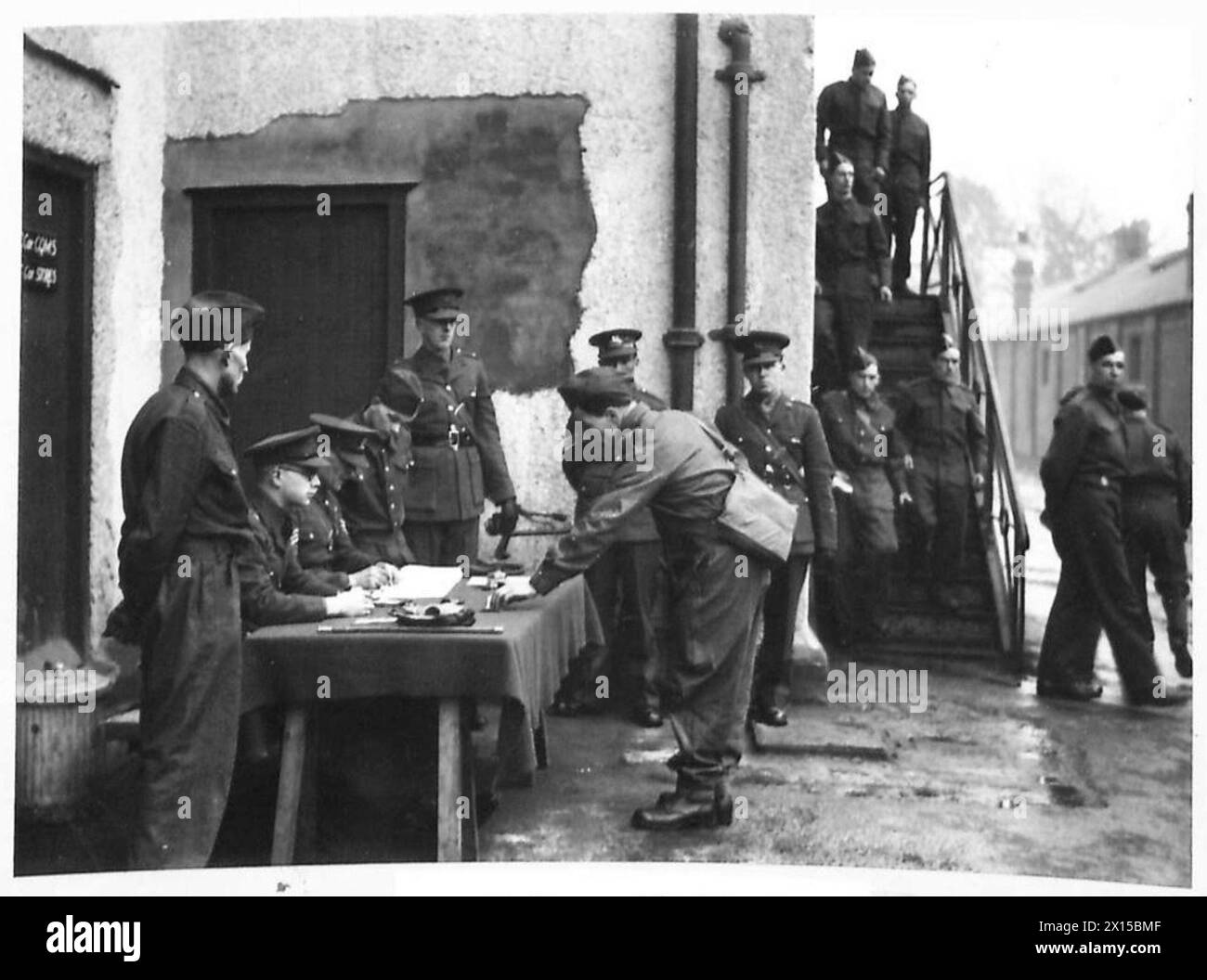 QUEEN'S REGIMENT IN TRAINING AT GUILDFORD - Pay parade British Army ...