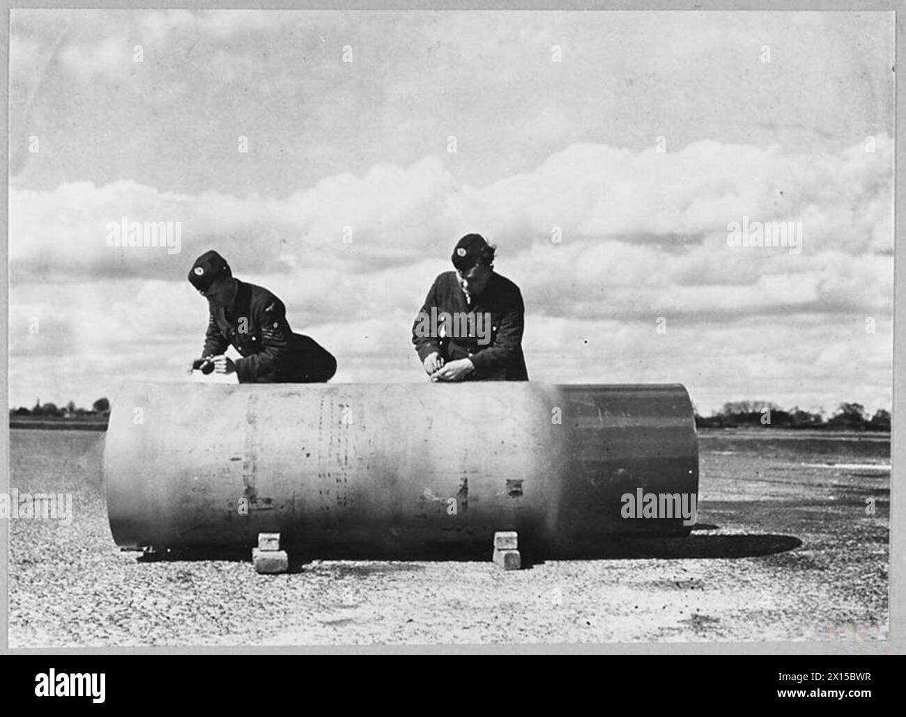 THE R.A.F s FOUR THOUSAND POUND BOMB - First official photograph of the ...