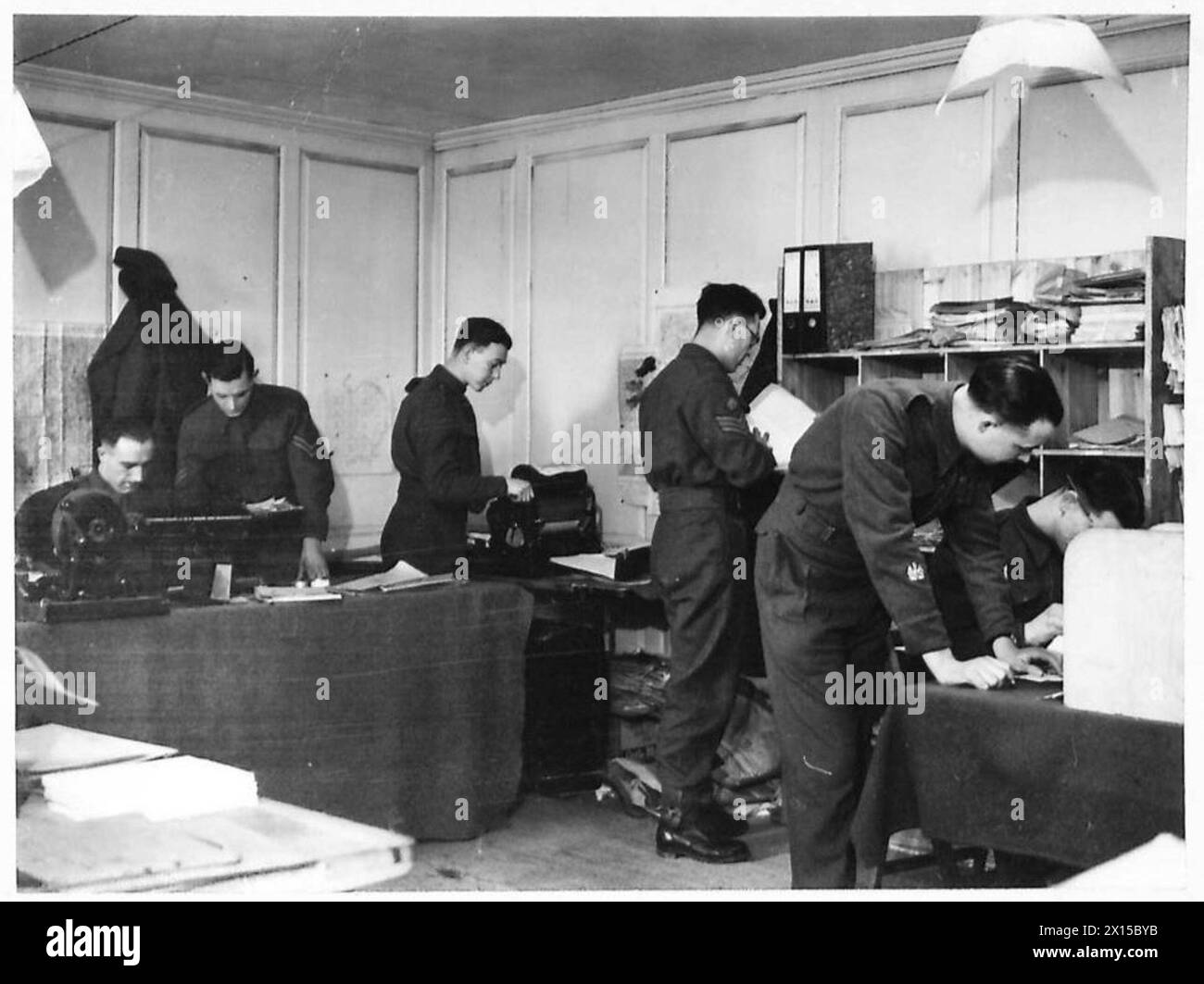 "A" CORPS HEADQUARTERS - G. operations clerks British Army Stock Photo ...
